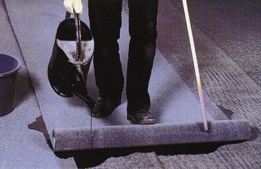 Verarbeitung und Verlegung von Bitumenbahnen | Flachdach ...