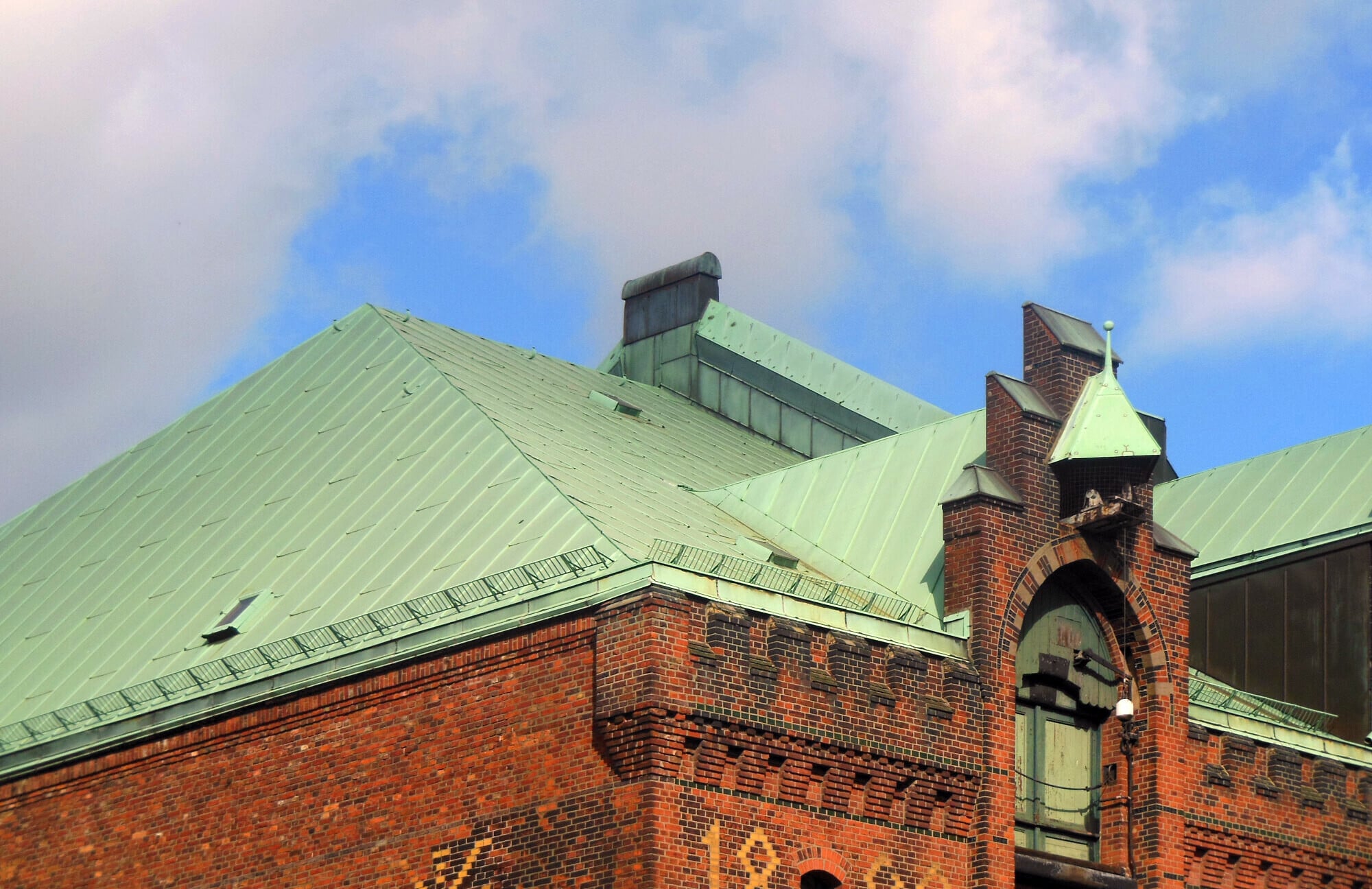 Metall | Geneigtes Dach | Dachdeckungen | BauNetz Wissen