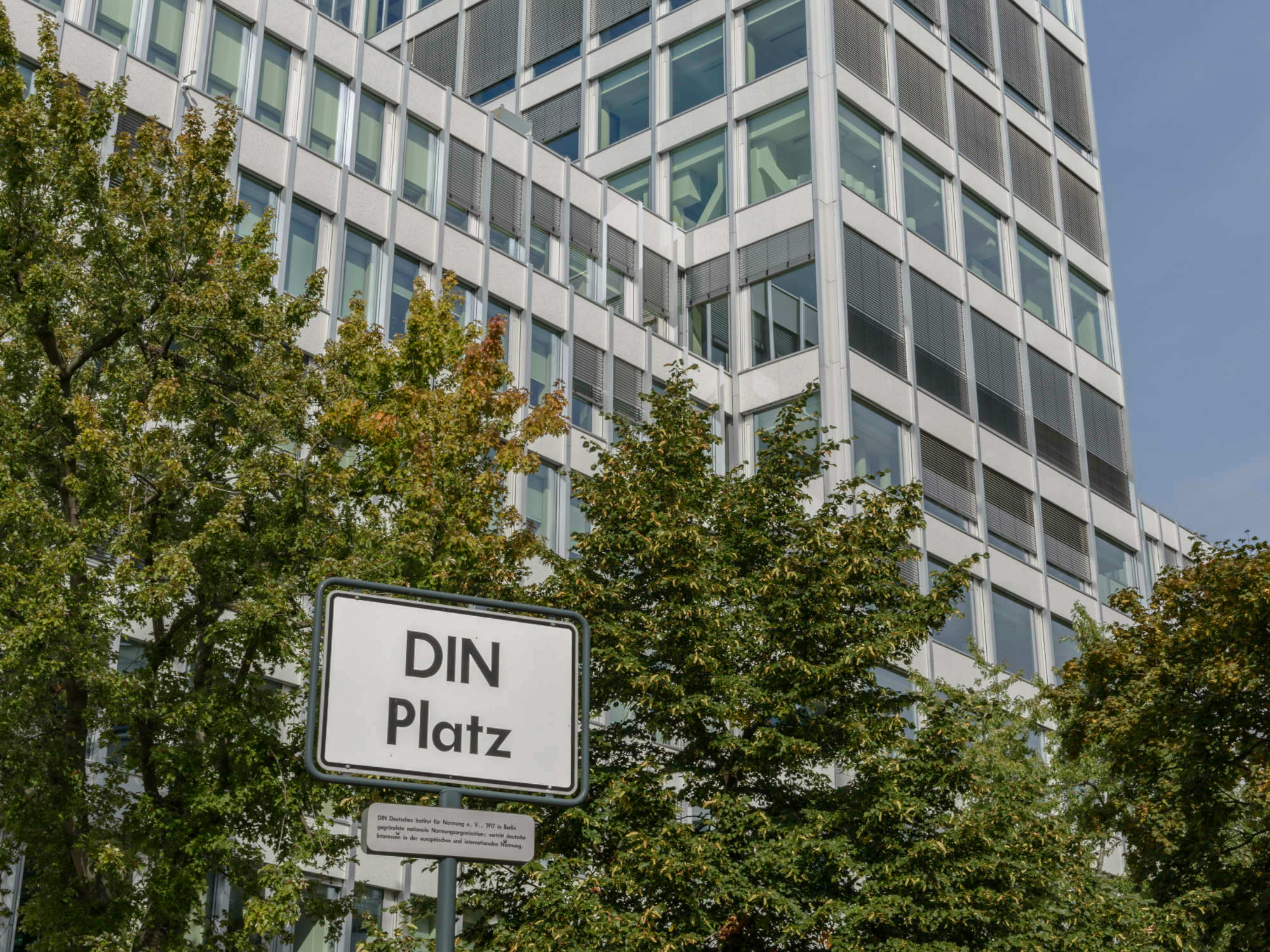 Normen zur Abdichtung | Geneigtes Dach | Normen/Richtlinien | Baunetz ...