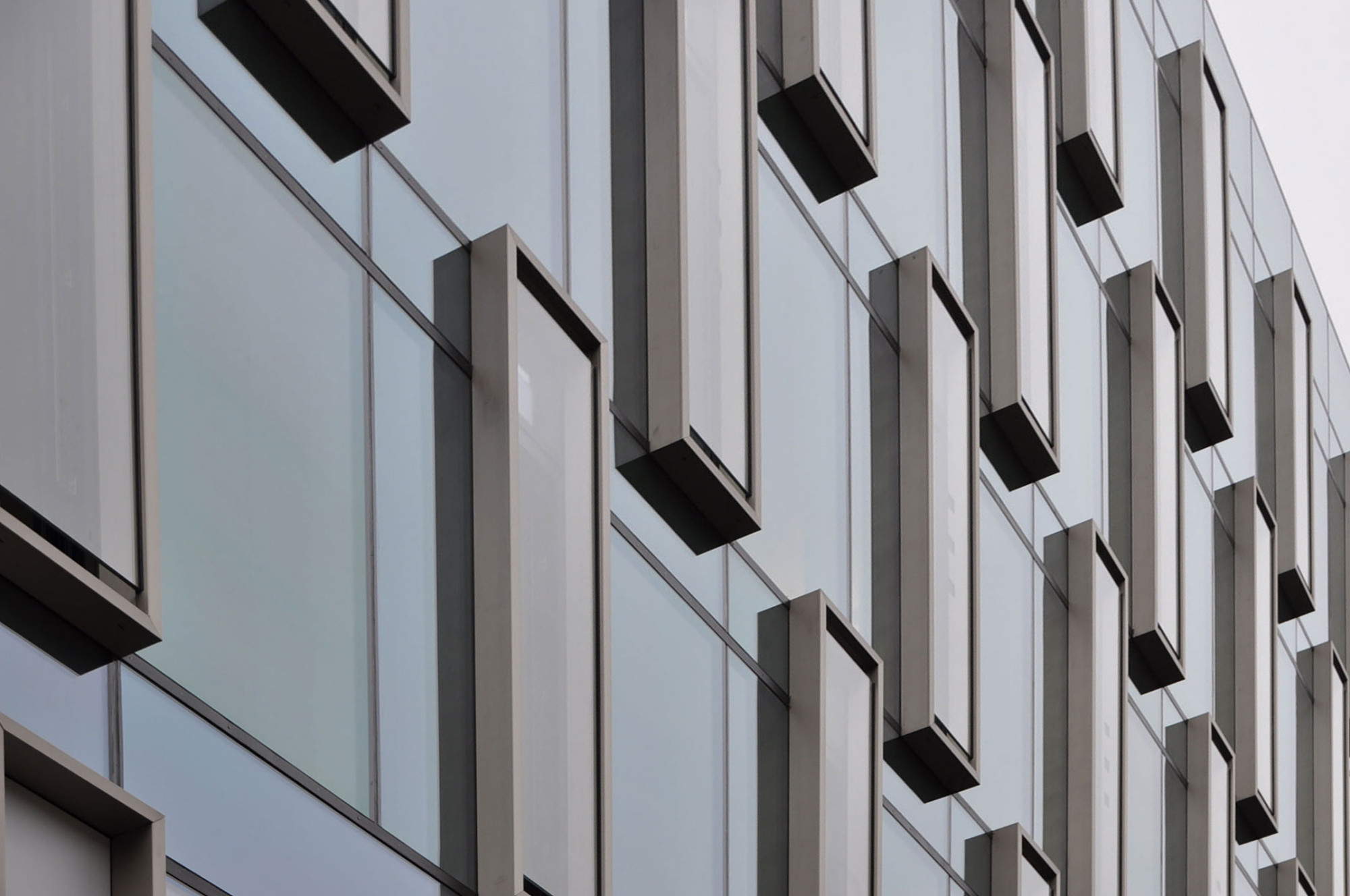 Fenster | Glas | Vertikale Glaselemente | BauNetz Wissen