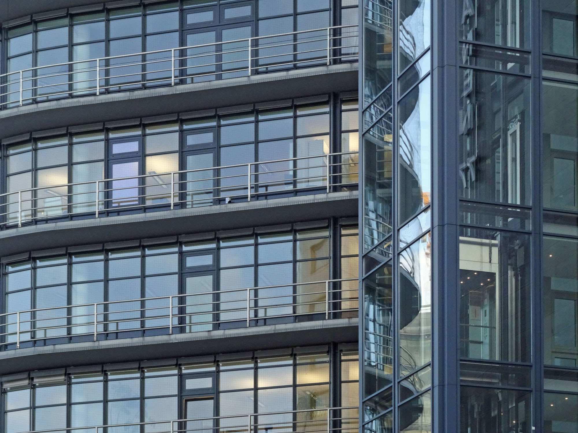 Pfosten-Riegel-Fassaden | Glas | Vertikale Glaselemente | Baunetz_Wissen