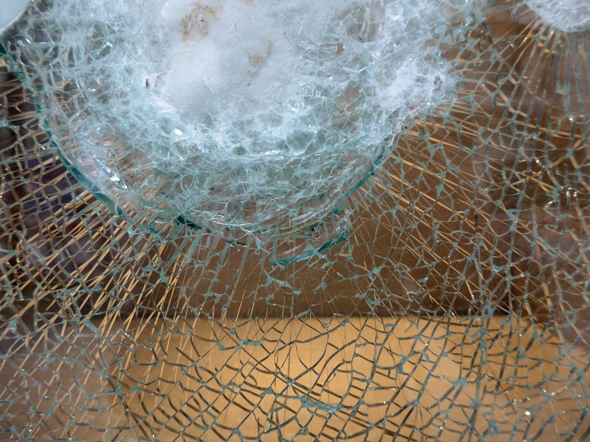 Glasbruch durch Stoßeinwirkung | Glas | Schäden | Baunetz_Wissen