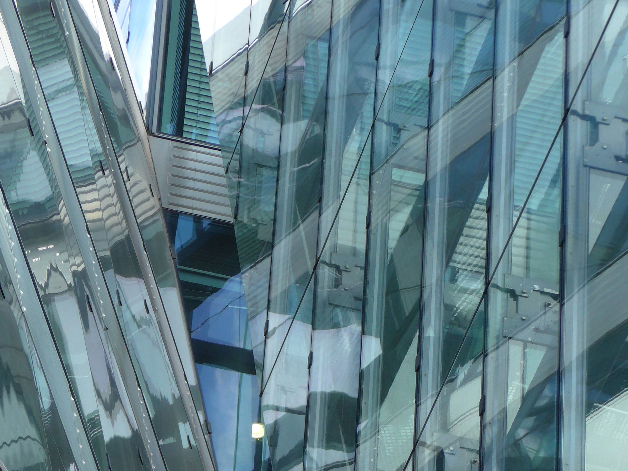 Glasbruch durch Temperaturzwang | Glas | Schäden | Baunetz_Wissen