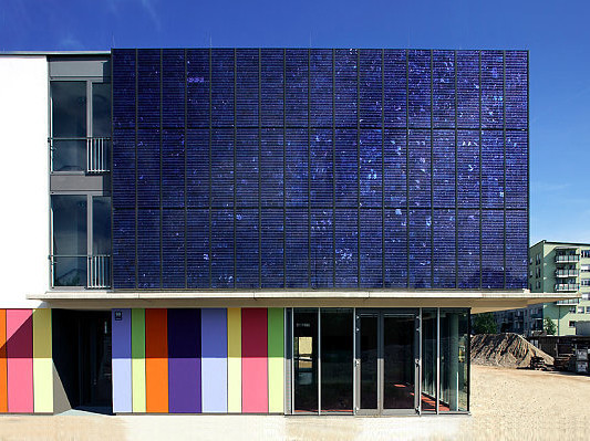 Photovoltaik an Fassaden | Solar | PV am Gebäude | BauNetz Wissen