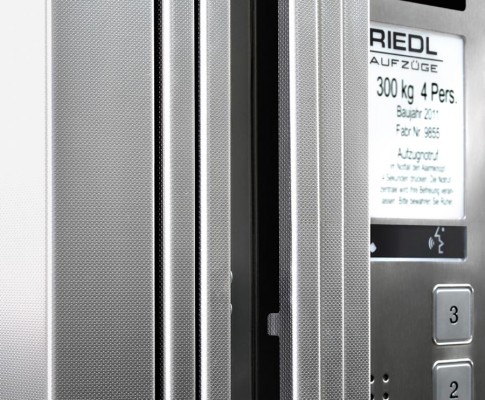 Feuerschutzabschlüsse: Fahrschachttüren | Brandschutz | Bauprodukte | BauNetz Wissen