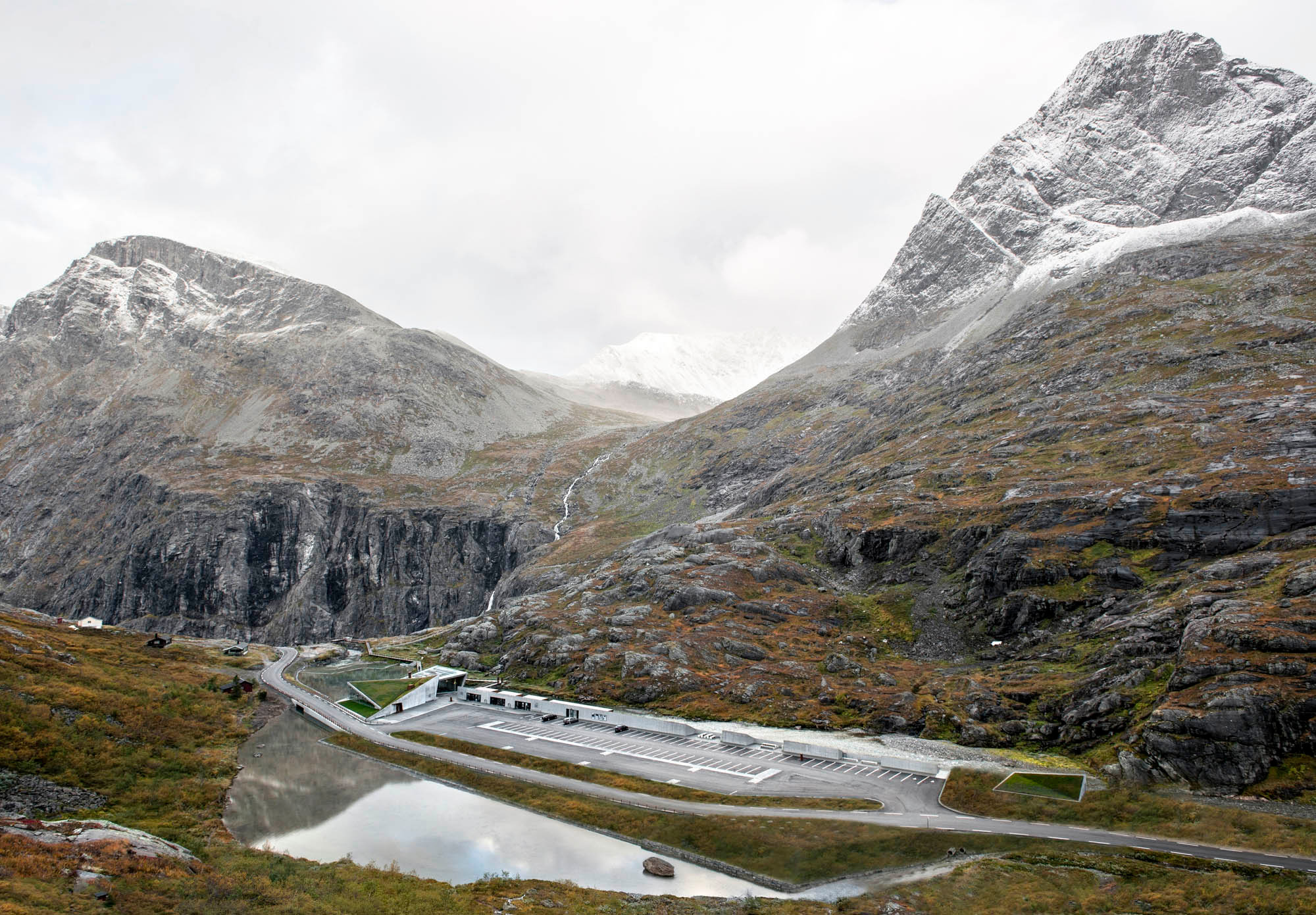 Trollstigen National Tourist Route in Romsdalen | Flachdach ...