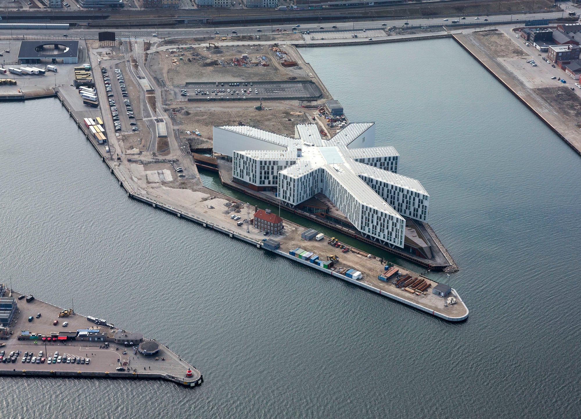 Hauptsitz der UN in Kopenhagen | Treppen | Büro/Gewerbe | BauNetz Wissen