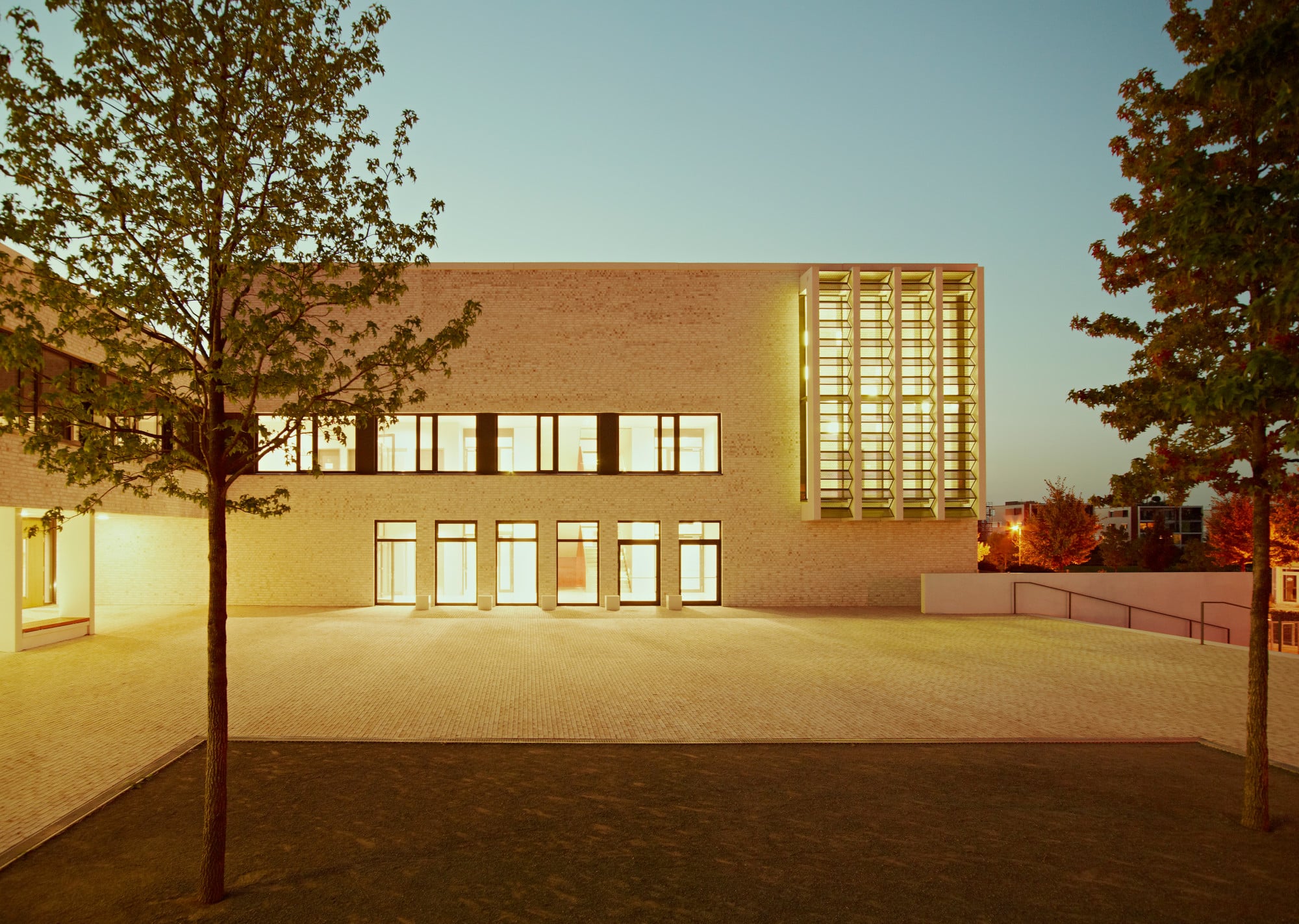 Riedberg-Gymnasium in Frankfurt/Main | Gebäudetechnik | Kultur/Bildung ...