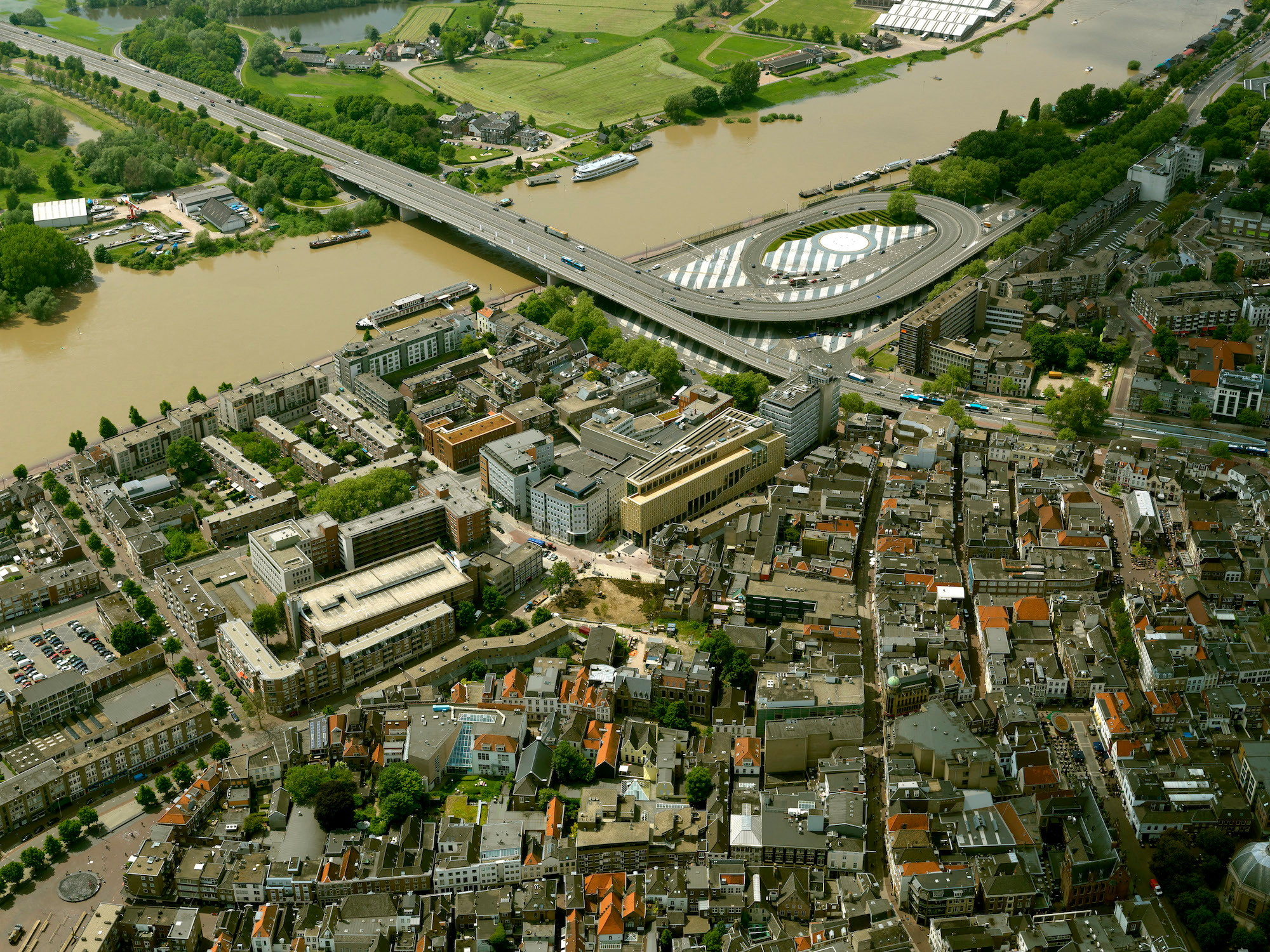 Kulturzentrum Rozet in Arnheim | Fassade | Kultur/Bildung | BauNetz Wissen