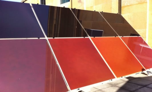 Photovoltaik-Module mit glatter weißer oder farbiger Oberfläche ...