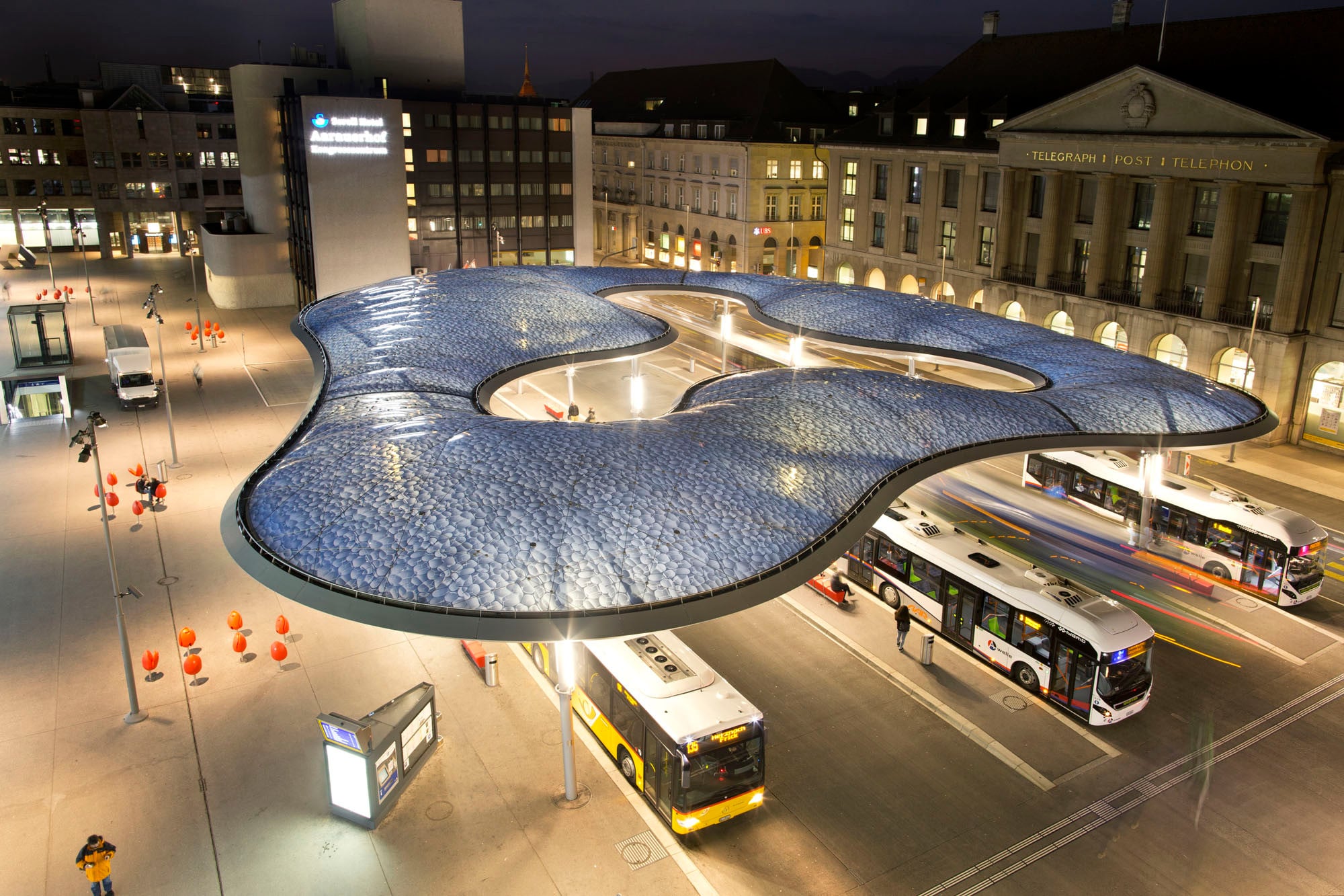 Busbahnhof in Aarau | Flachdach | Sonderbauten | BauNetz Wissen
