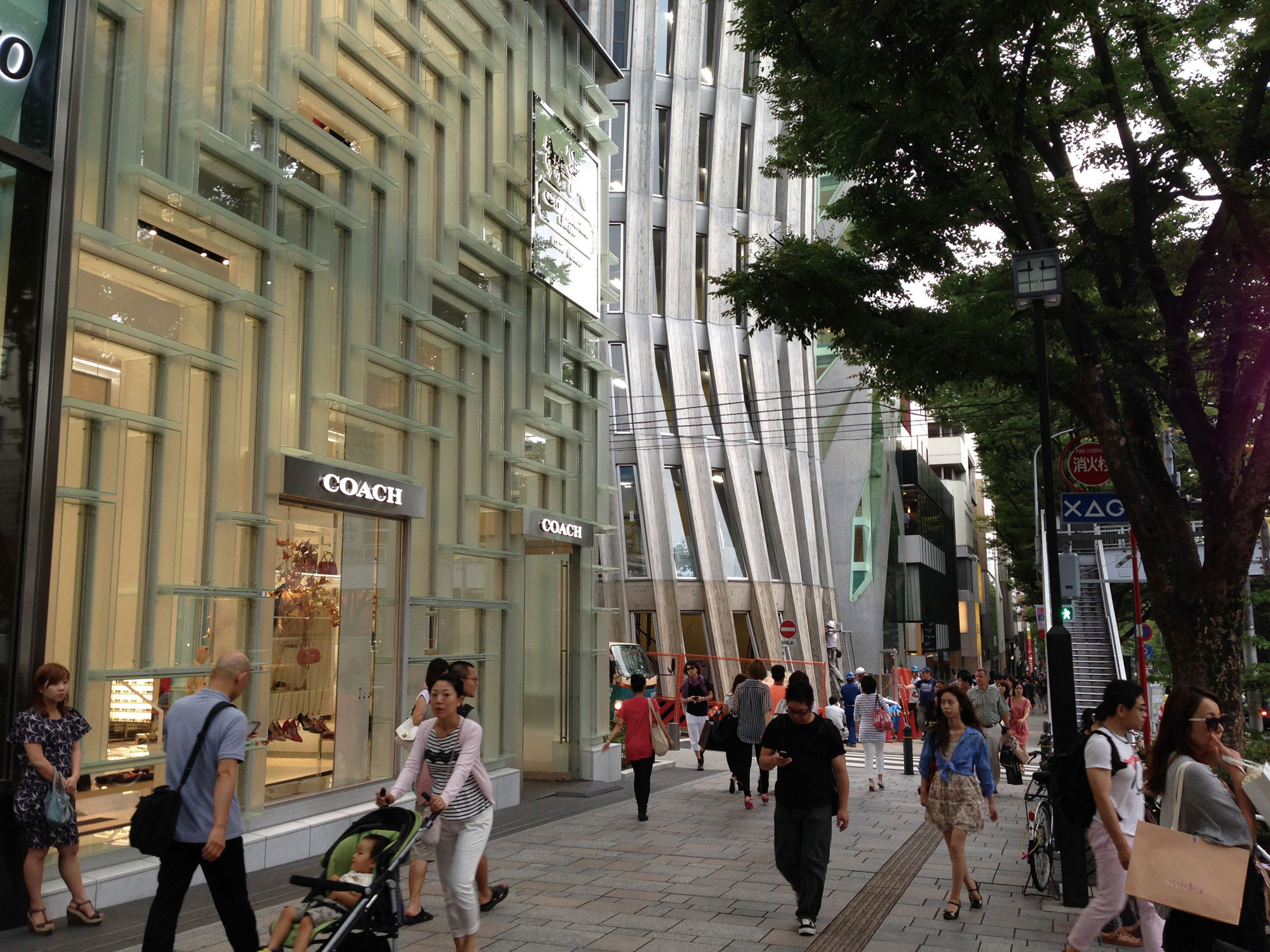 Omotesando Keyaki Building in Tokio | Beton | Industrie/Gewerbe ...