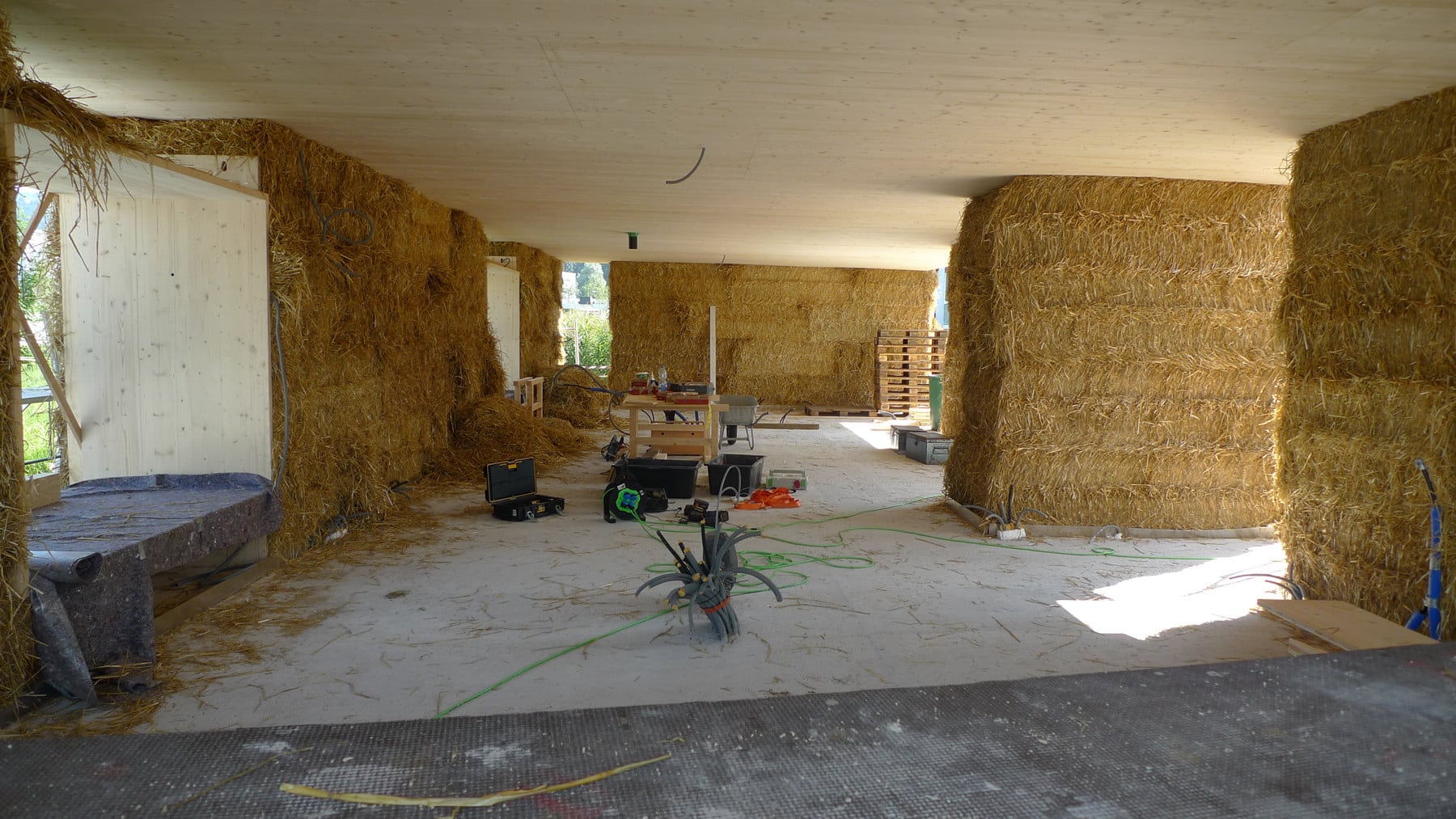 Strohhaus in Dornbirn | Nachhaltig Bauen | Wohnen | BauNetz Wissen