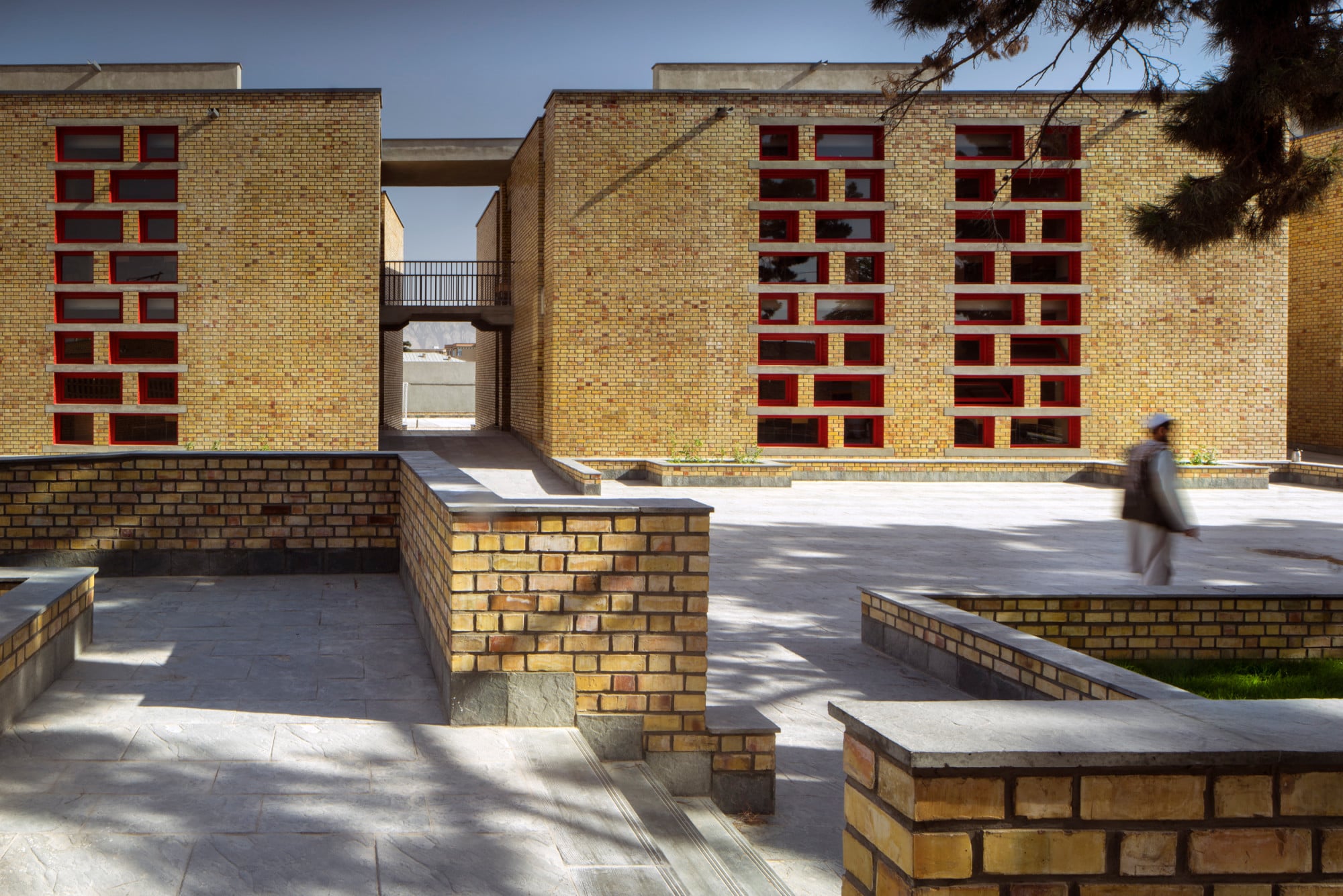 Mädchenschule in Masar-i-Scharif | Mauerwerk | Bildung/Sport | Baunetz ...