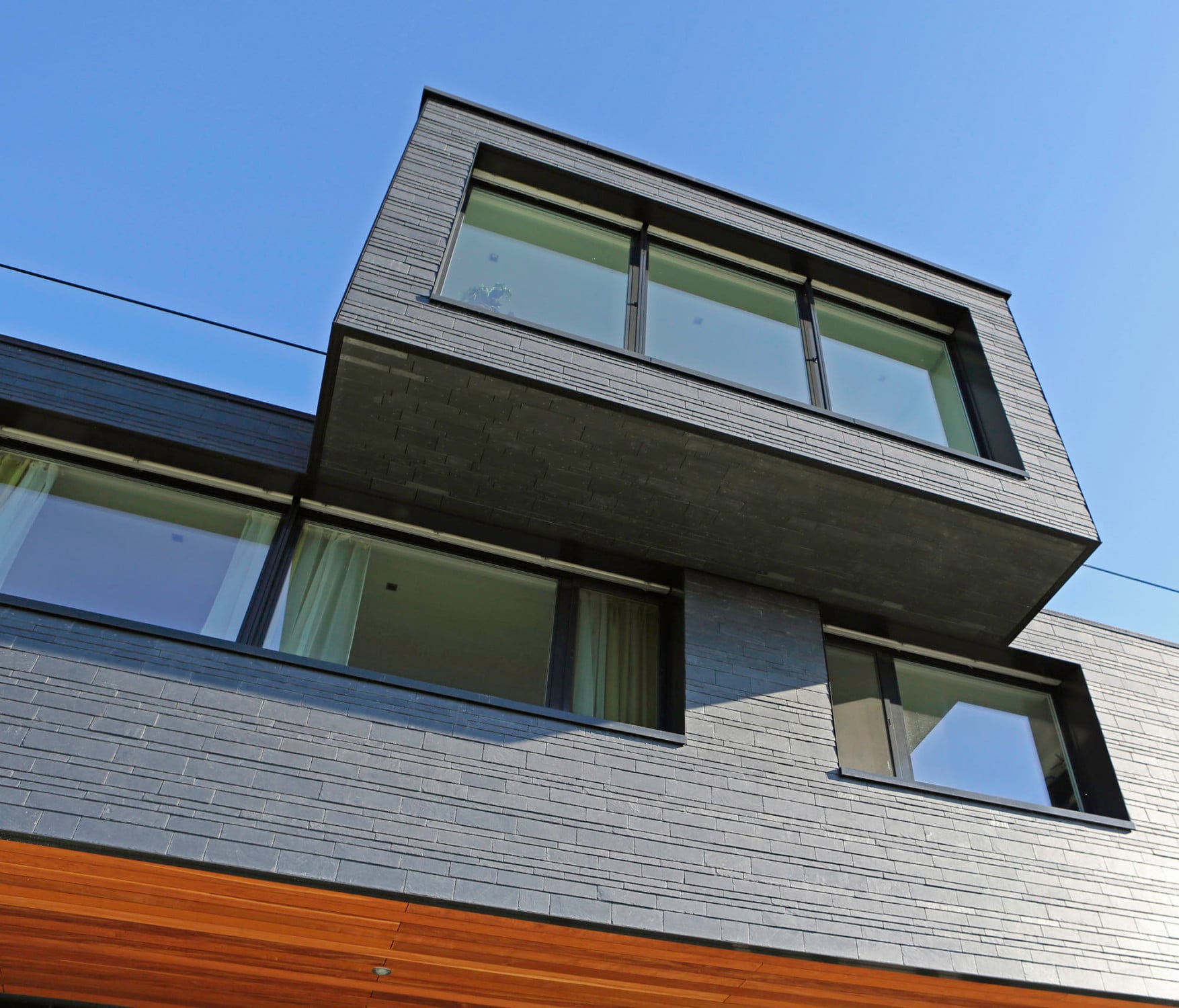 Einfamilienhaus in Schindellegi | Schiefer | Wohnen/EFH | BauNetz Wissen