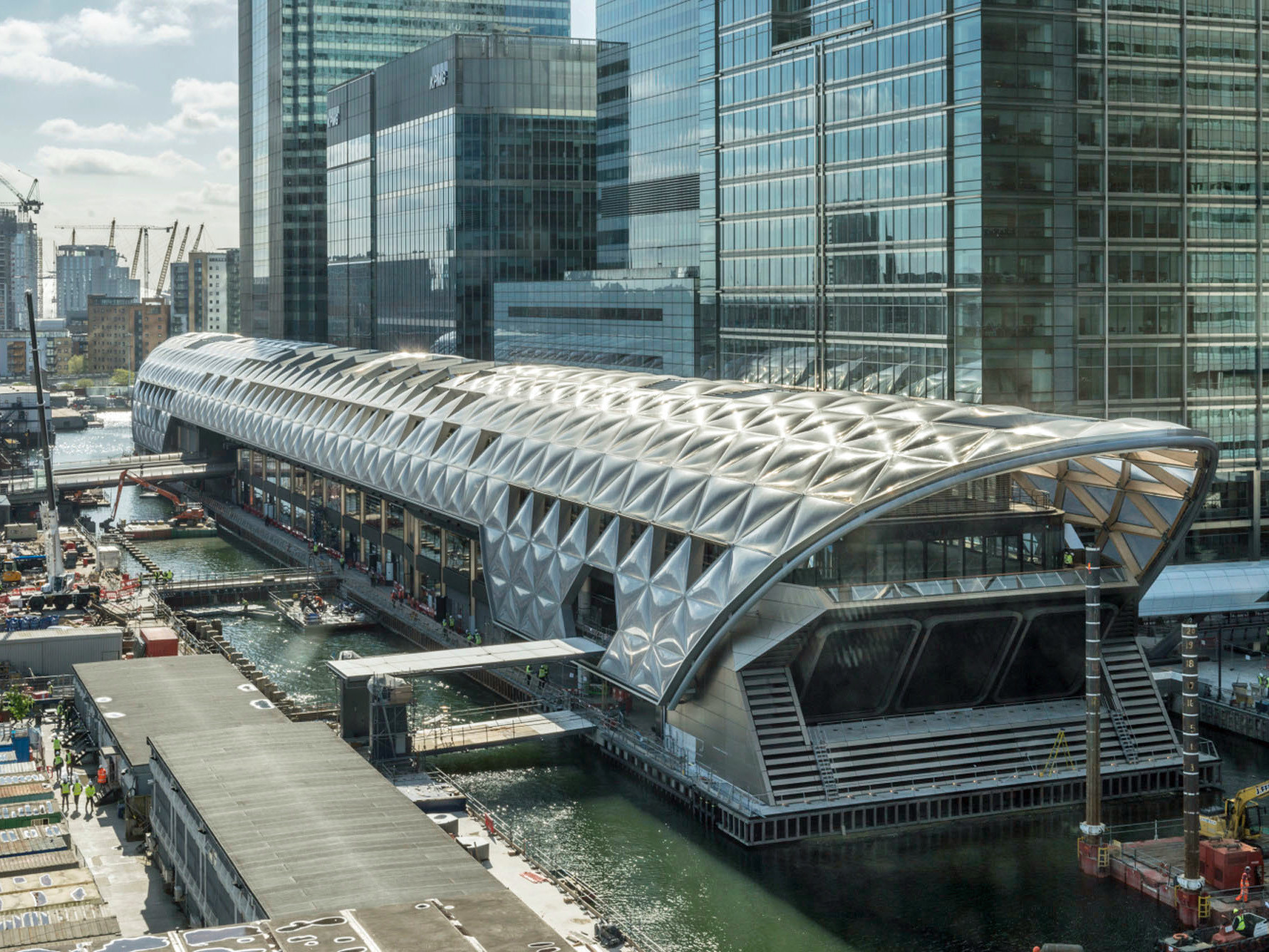Crossrail Station Canary Wharf in London | Geneigtes Dach | Verkehr ...
