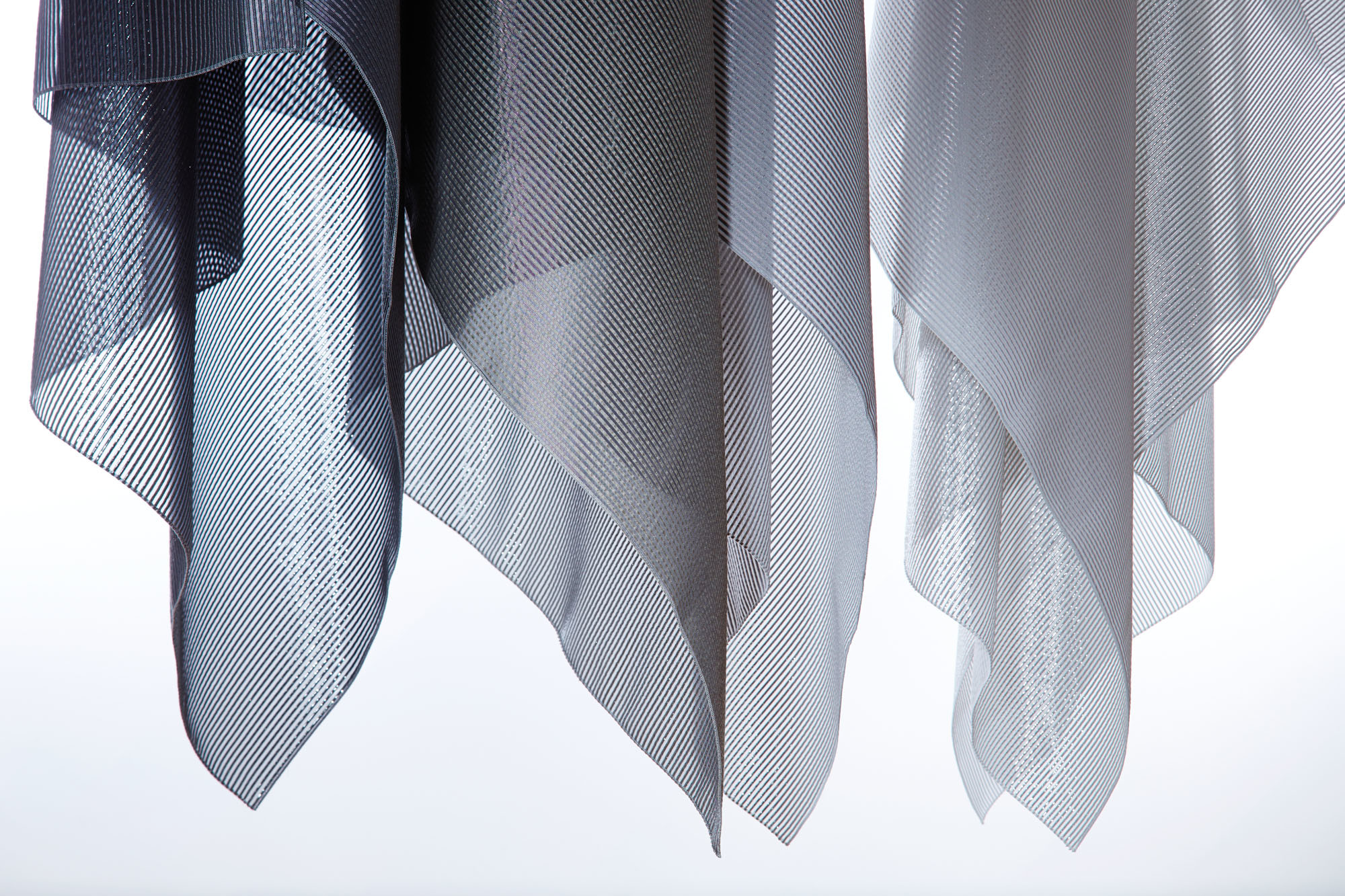 Halbtransparente Textilien als Sonnenschutz und Schallabsorber ...