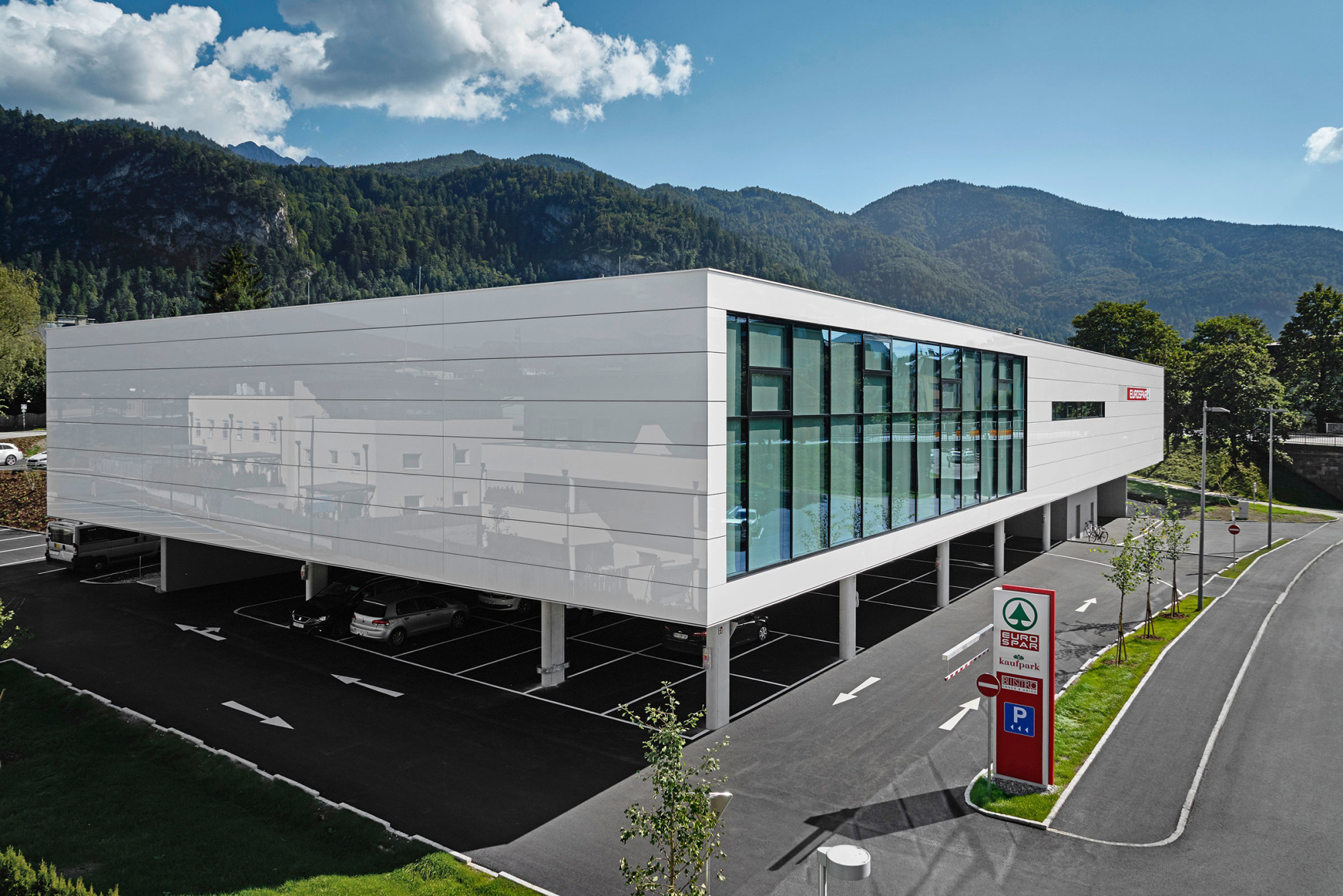 Modulare Glas-Sandwich-Paneele | Glas | News/Produkte | Baunetz_Wissen