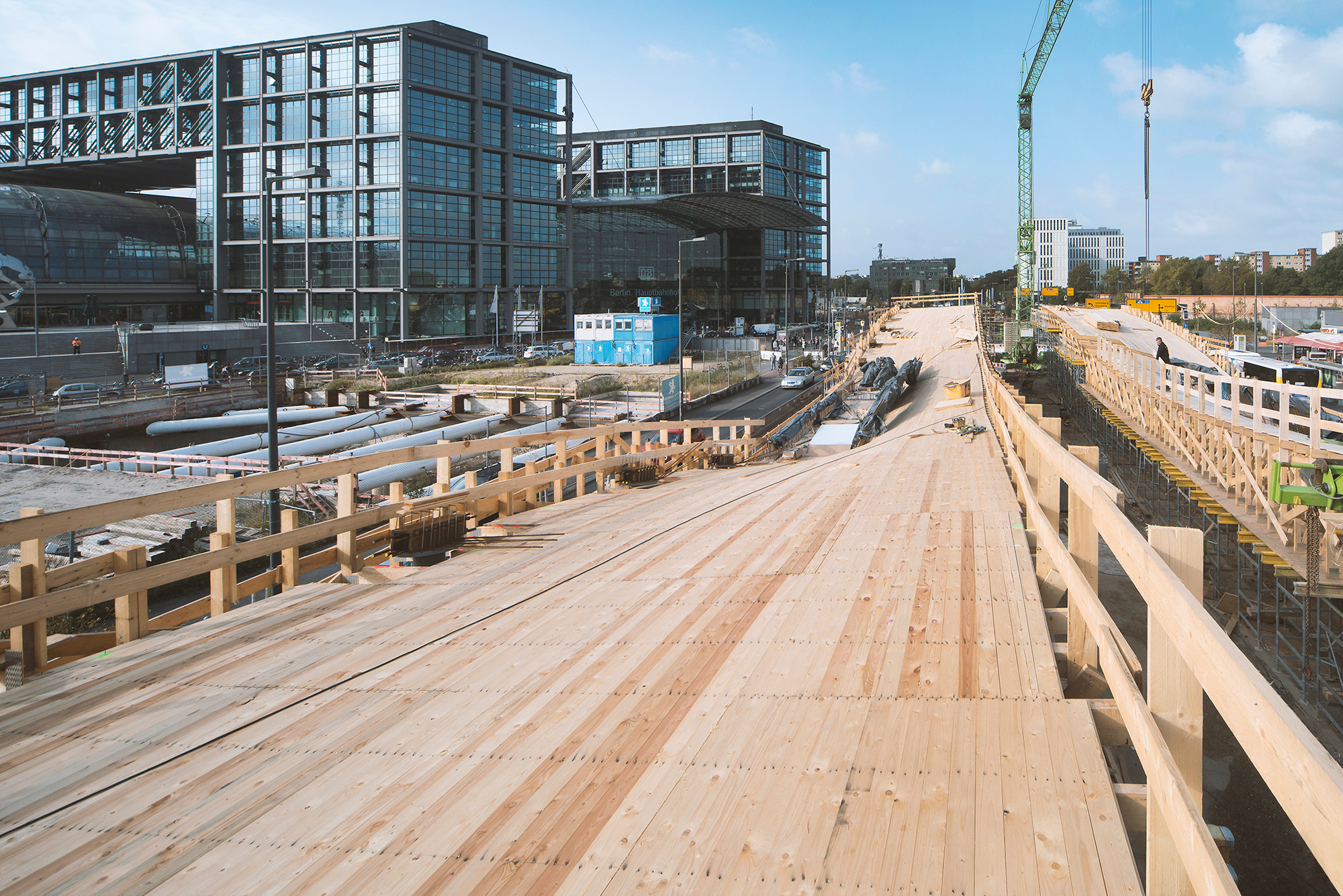 Tram-Haltestelle am Berliner Hauptbahnhof | Beton | Öffentlicher Raum ...