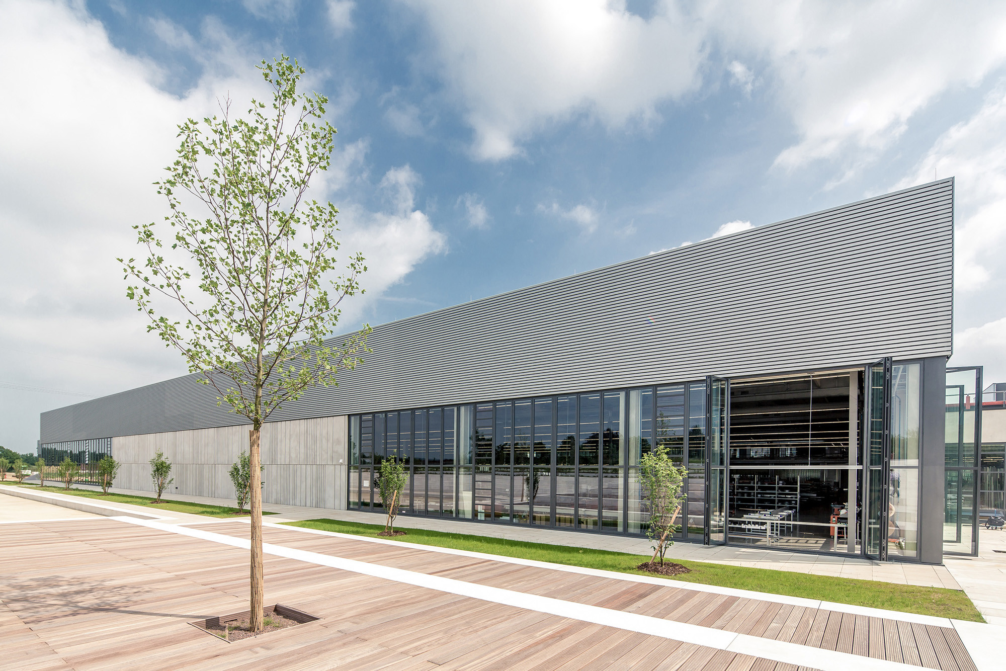 Solarlux Campus in Melle | Flachdach | Industrie und Gewerbe | BauNetz ...