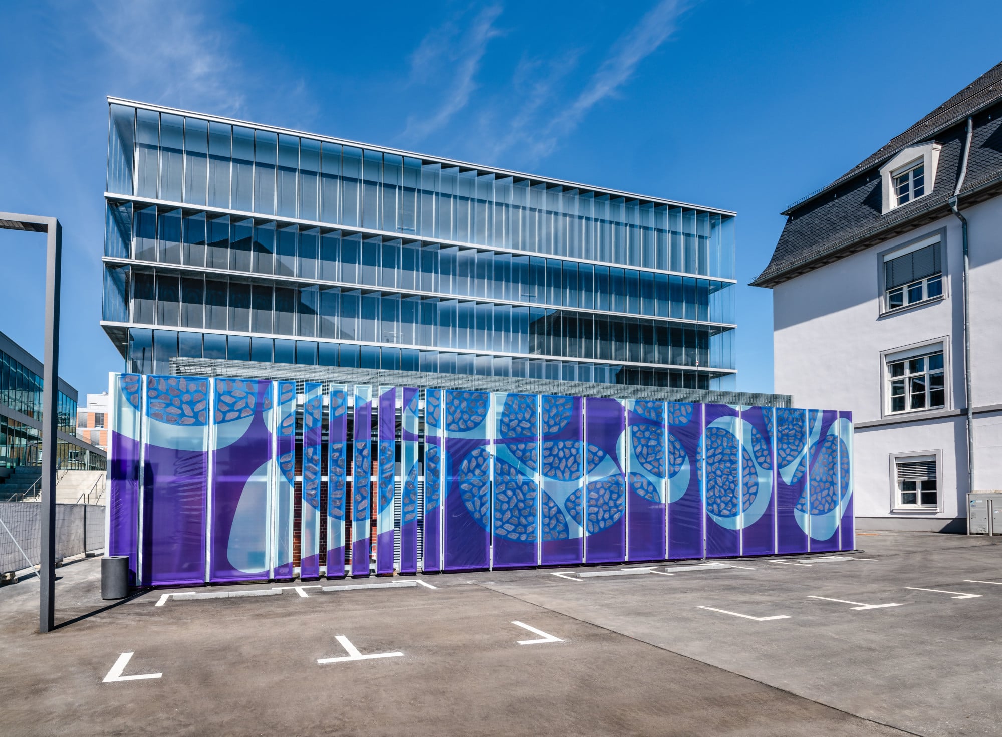 Membranfassade produziert Solarstrom | Fassade | News | BauNetz Wissen