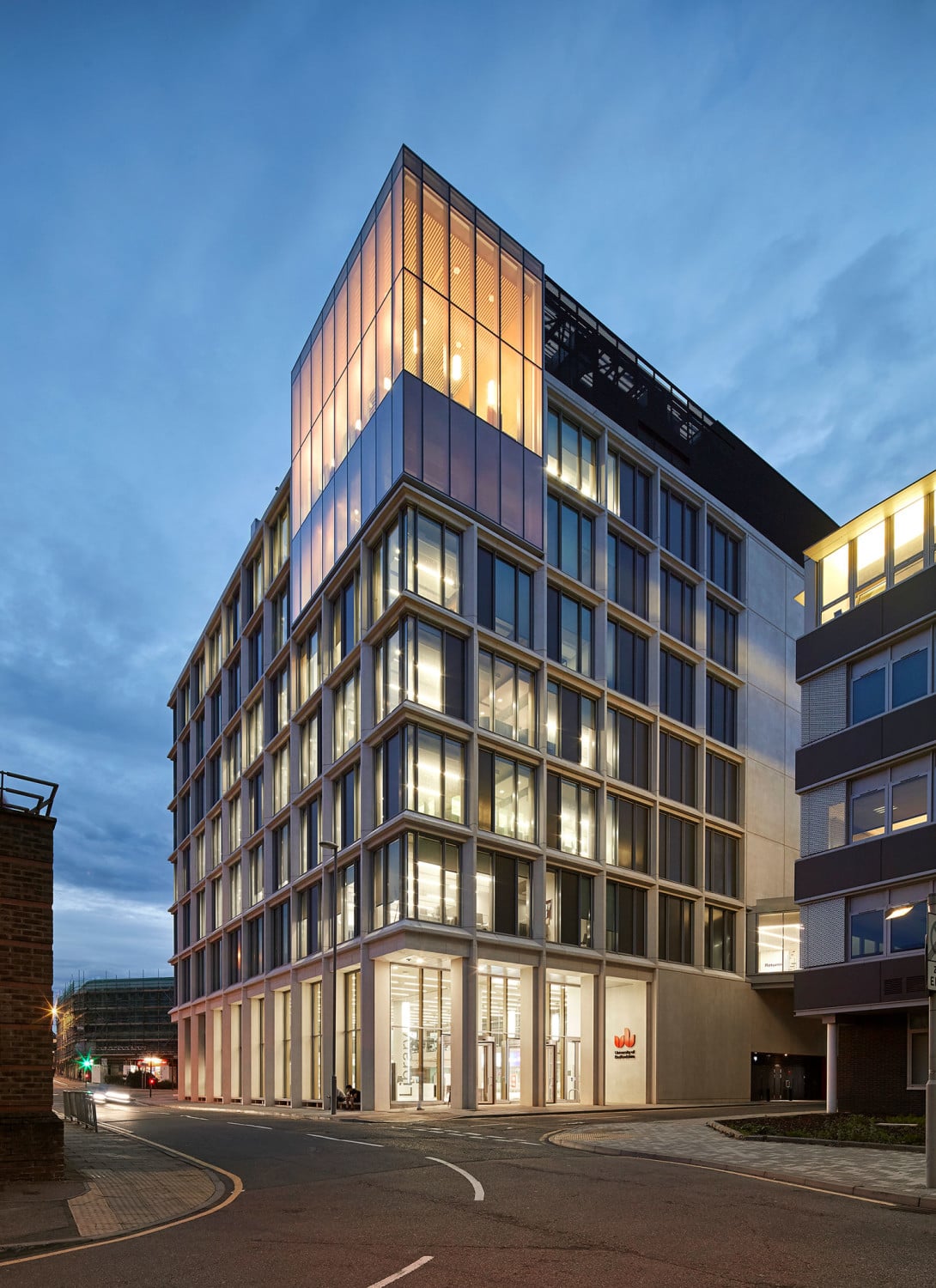 Unibibliothek in Luton | Elektro | Kultur/Bildung | Baunetz_Wissen