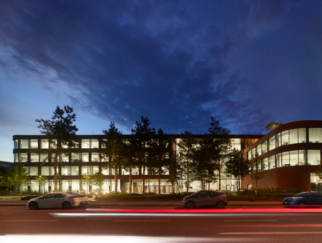 Firmenzentrale Vector Informatik in Stuttgart | Flachdach | Büro- und ...