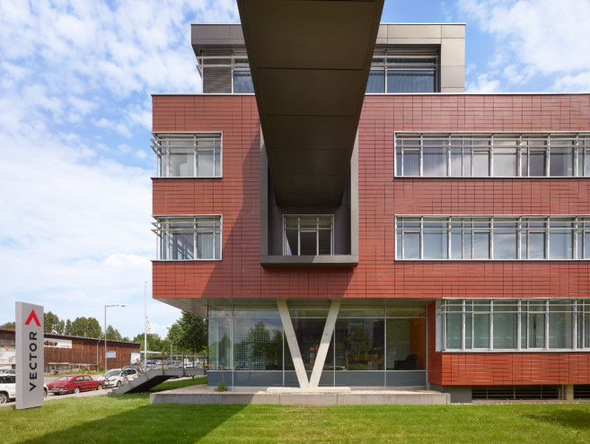 Firmenzentrale Vector Informatik in Stuttgart | Flachdach | Büro- und ...