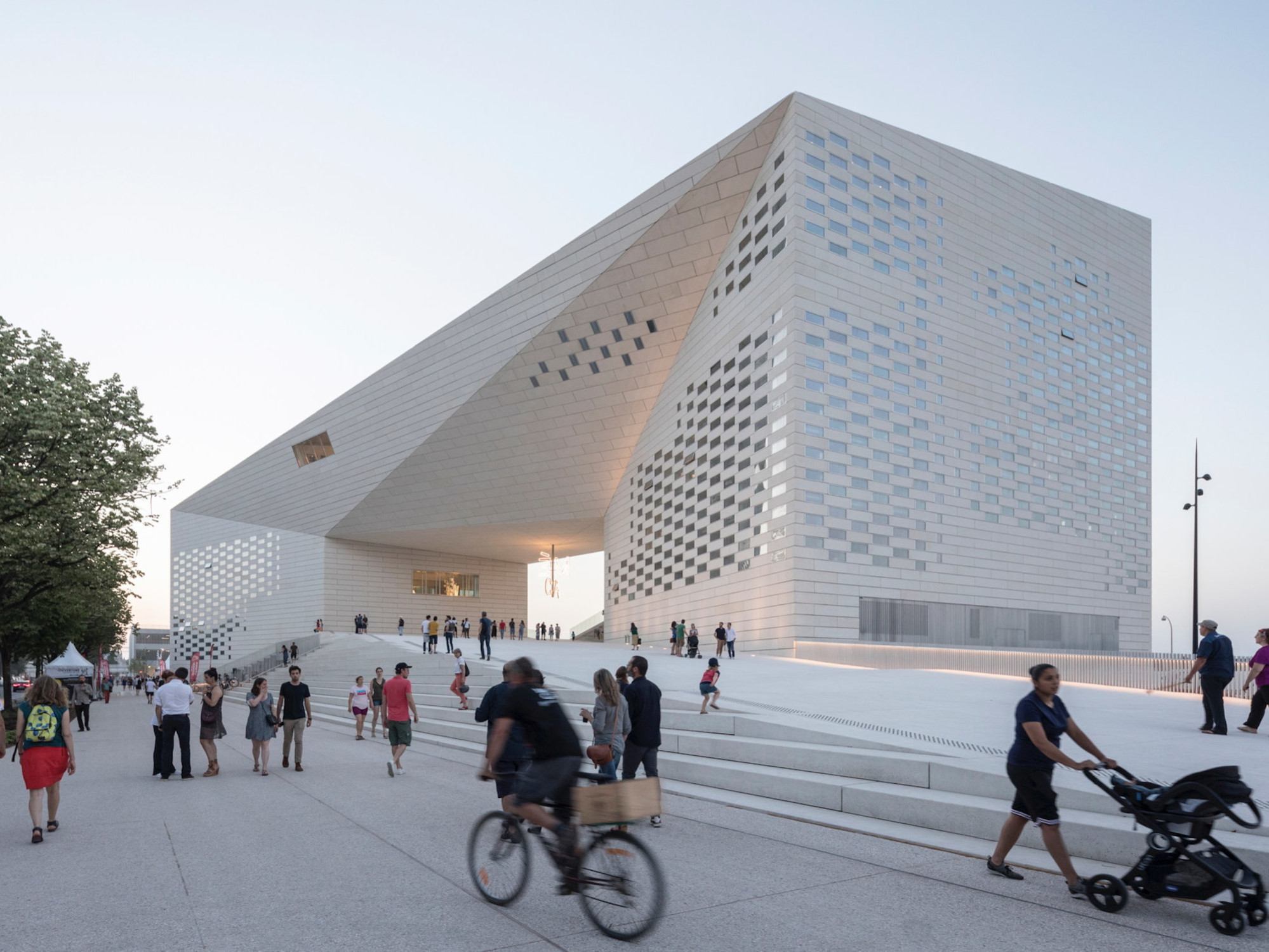 Kulturzentrum MECA in Bordeaux | Flachdach | Kultur und Freizeit ...