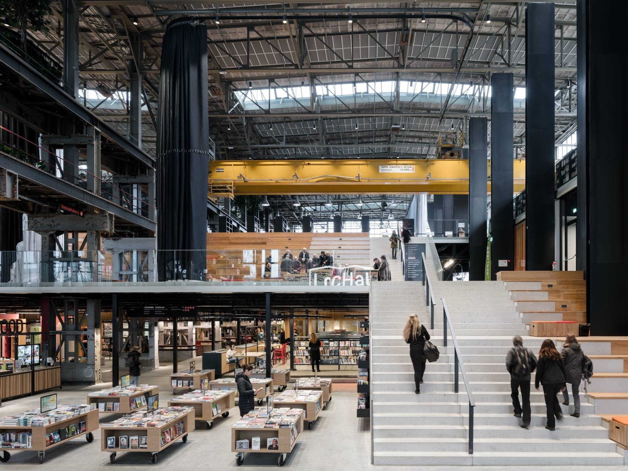 Bibliothek LocHal in Tilburg | Fenster und Türen | Kultur/Bildung ...