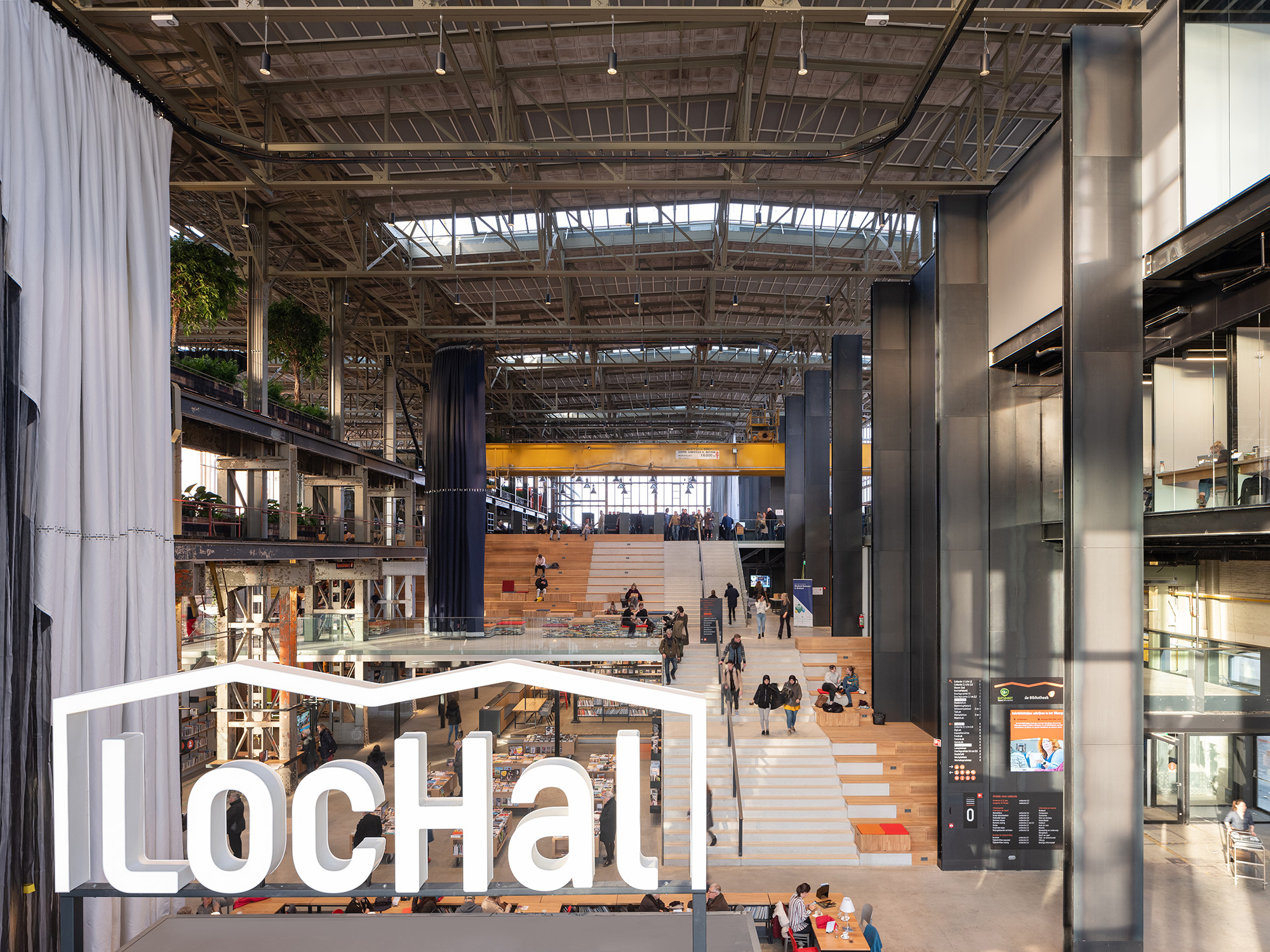 Bibliothek LocHal in Tilburg | Fenster und Türen | Kultur/Bildung ...