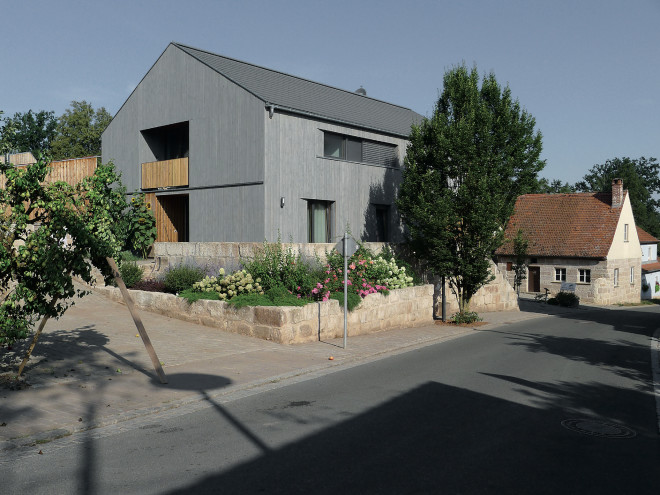 Hofensemble in Gonnersdorf | Nachhaltig Bauen | Gewerbe/Industrie ...