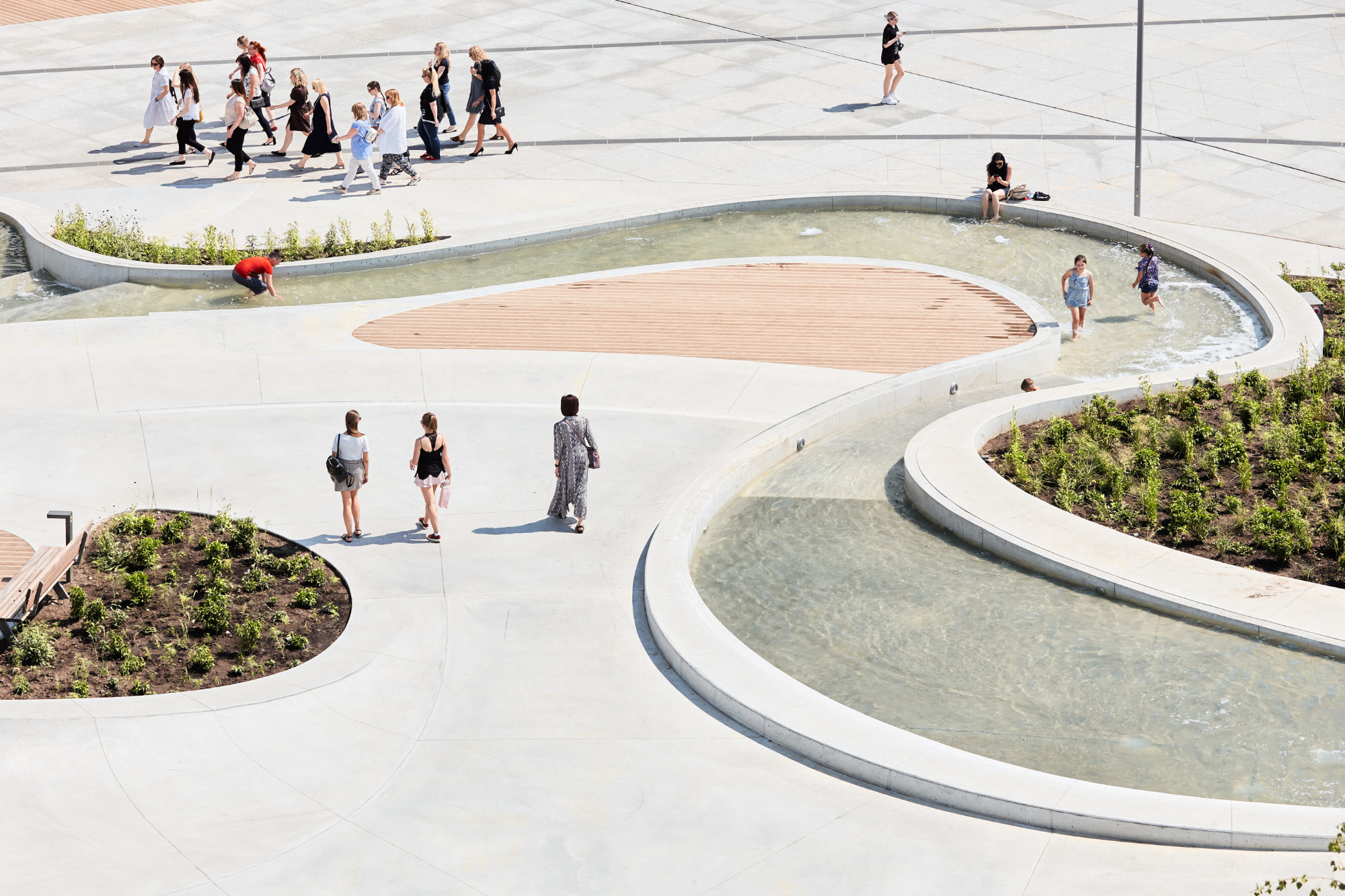 Platz der Einheit in Kaunas | Beton | Öffentlicher Raum | BauNetz Wissen