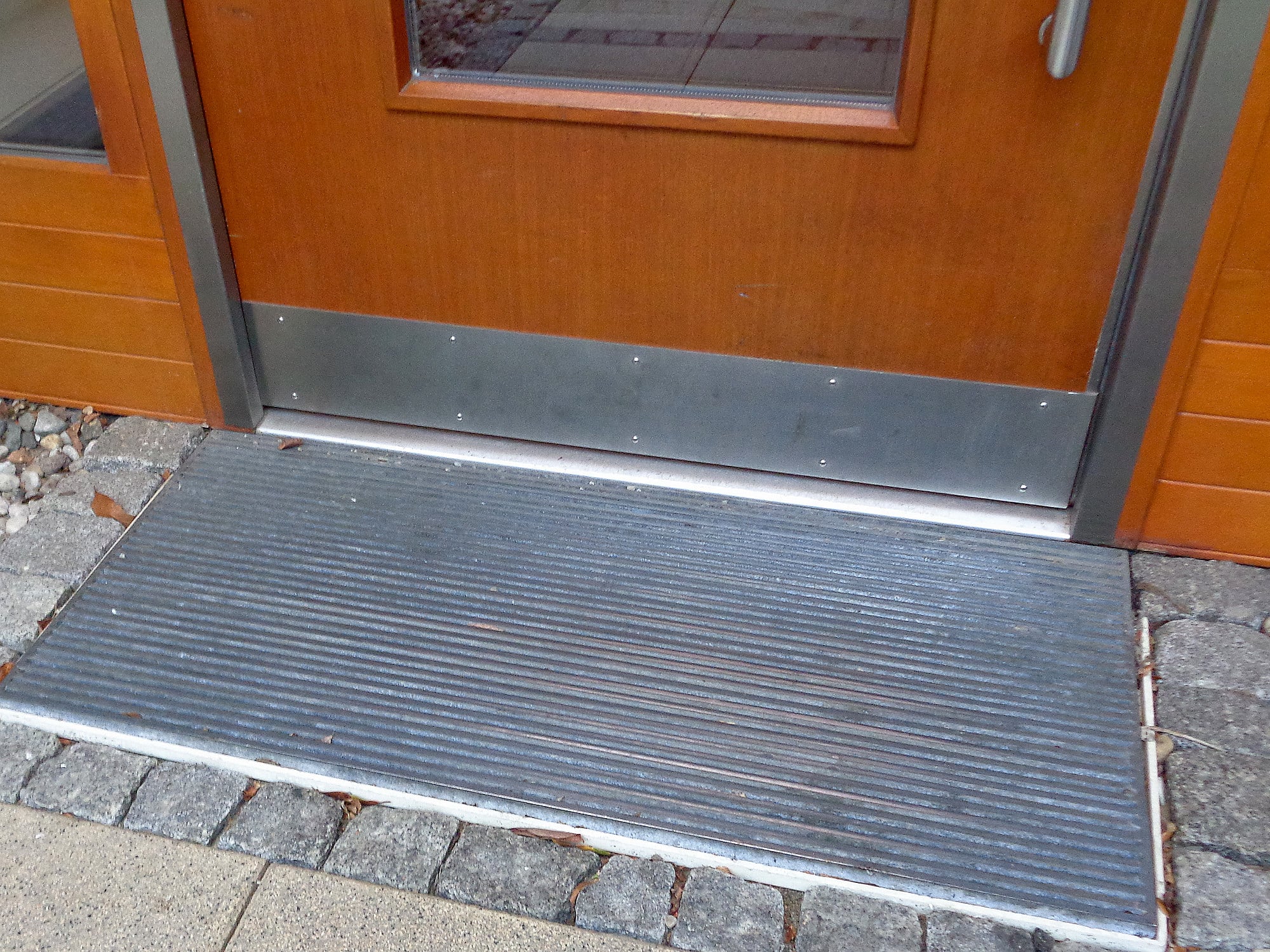 Sockelblech | Fenster und Türen | Zubehör | BauNetz Wissen