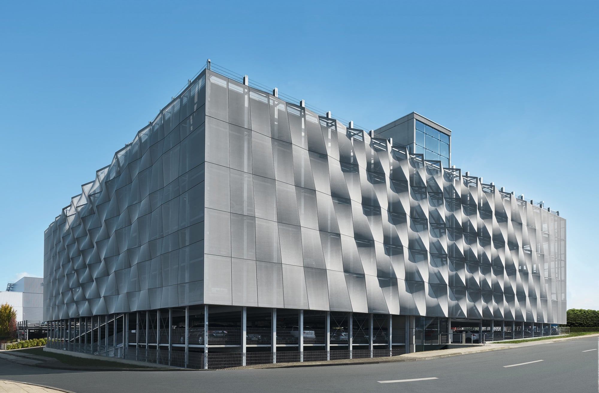 Parkhaus mit textiler Fassade | Fassade | News | BauNetz Wissen