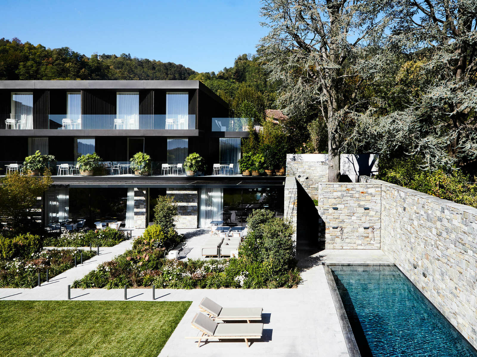 Firmensitz und Hotel in Pella | Boden | Büro/Verwaltung | BauNetz Wissen