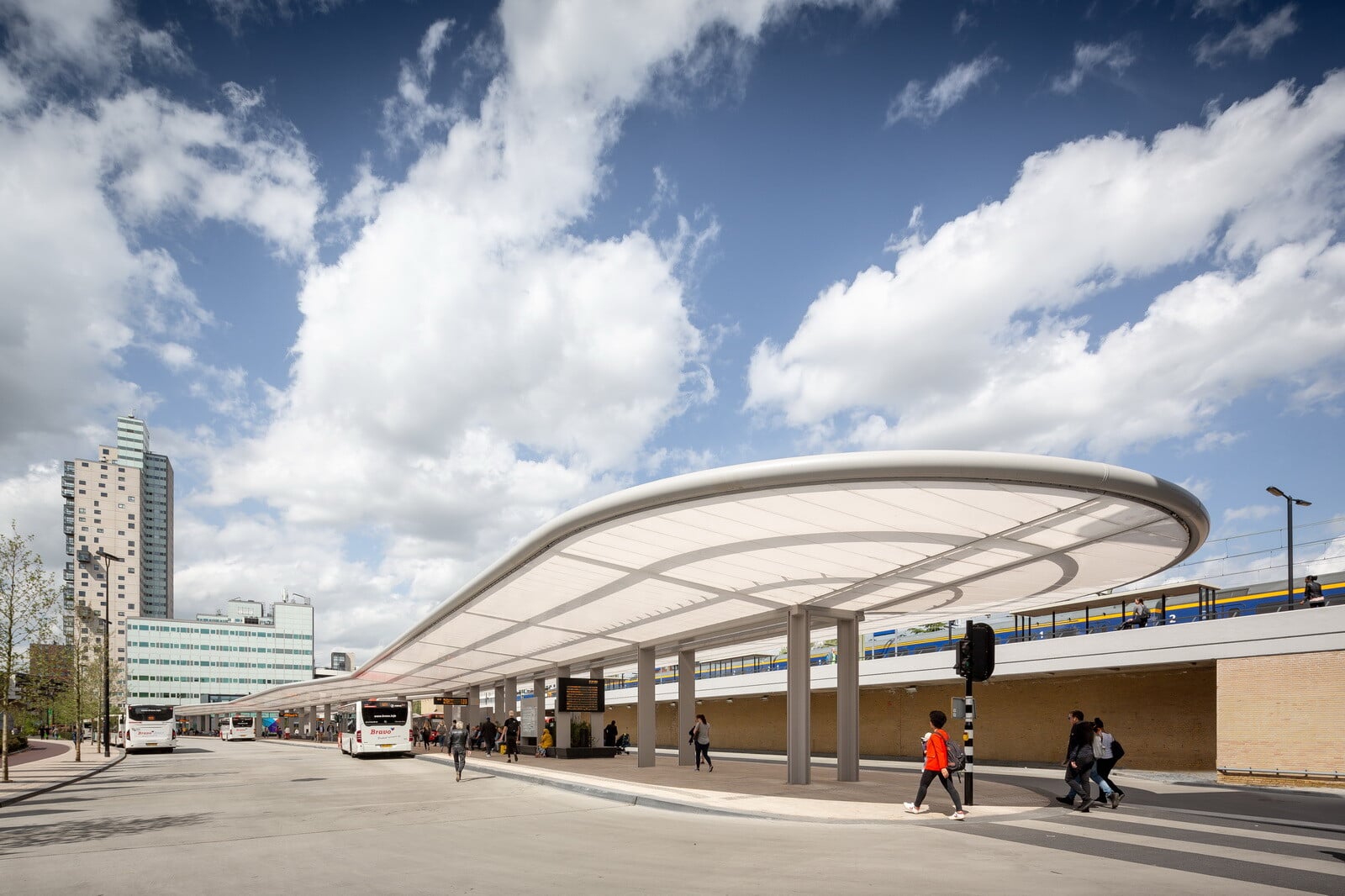 Busbahnhof in Tilburg | Gebäudetechnik | Sonderbauten | Baunetz_Wissen