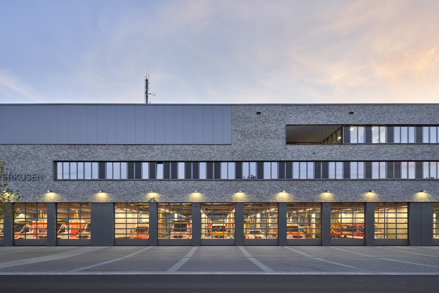 Hauptfeuer- und Rettungswache in Leverkusen | Brandschutz | Büro/Gewerbe | Baunetz_Wissen