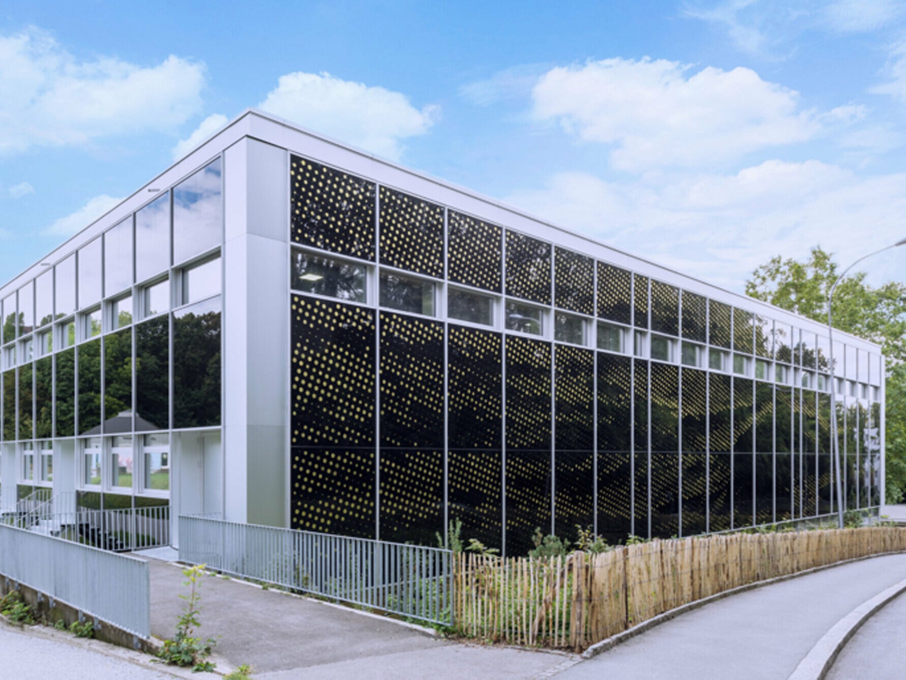 Geräusche aus der Fassade | Fassade | News | Baunetz_Wissen