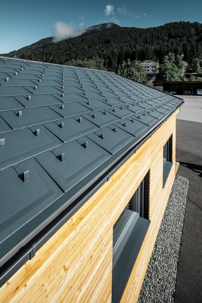 Dachplatten aus Aluminium | Geneigtes Dach | News/Produkte | Baunetz_Wissen