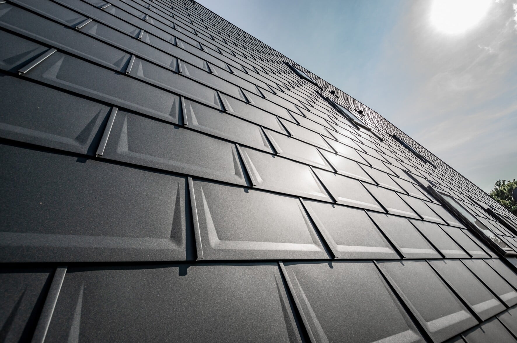 Dachplatten aus Aluminium | Geneigtes Dach | News/Produkte | Baunetz_Wissen