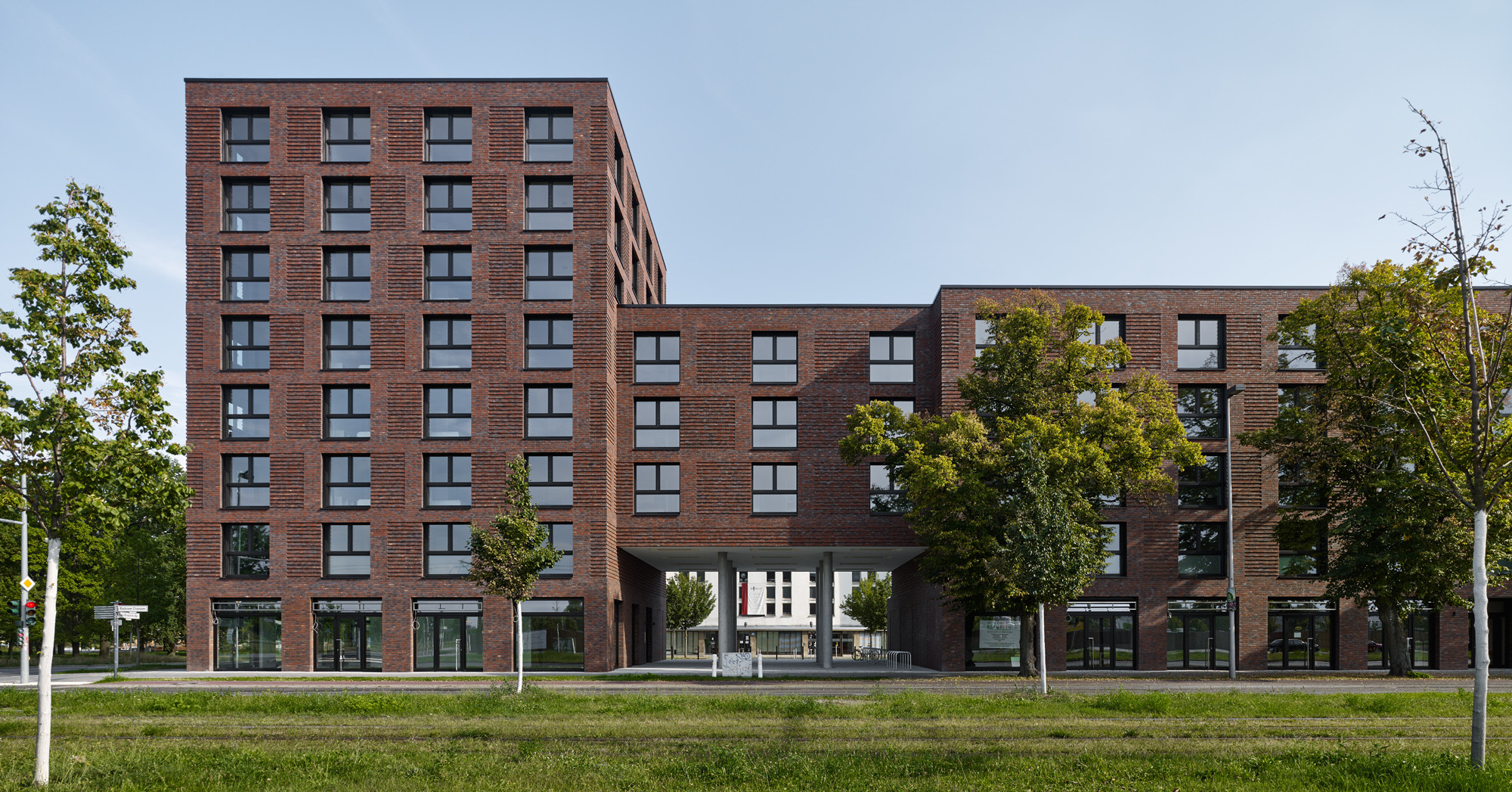 Medienfenster Adlershof in Berlin | Nachhaltig Bauen | Büro | BauNetz ...