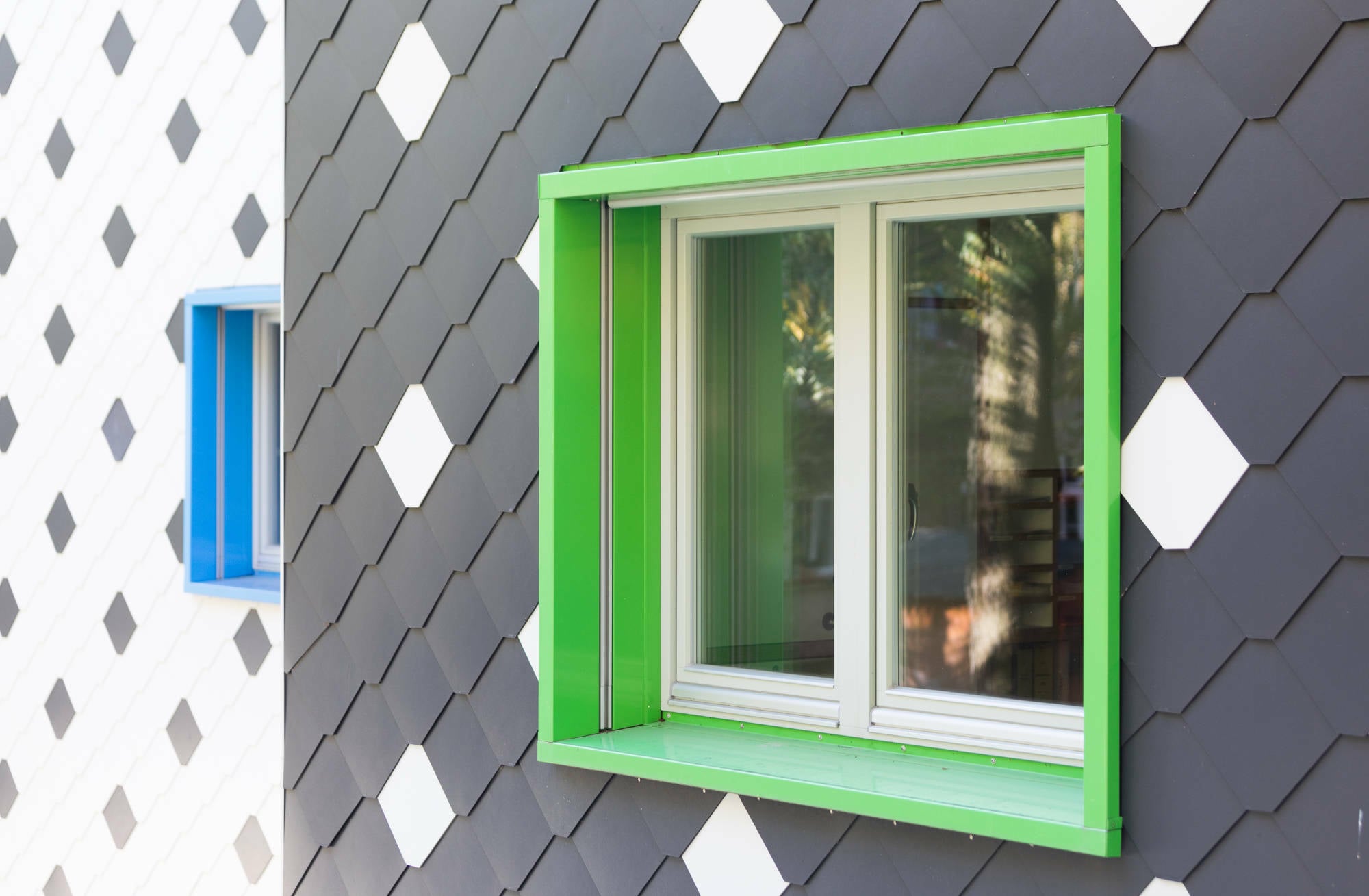 Faserzementschindeln im Rautenmuster | Fassade | News | BauNetz Wissen