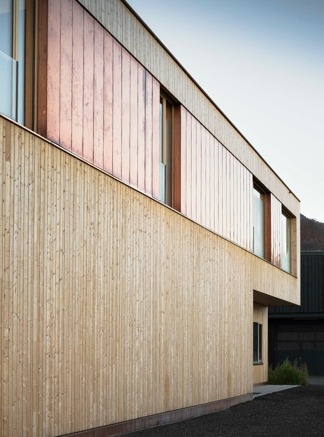 Firmengebäude PÖZ in Hohenems | Holz | Gewerbe/Industrie | BauNetz Wissen