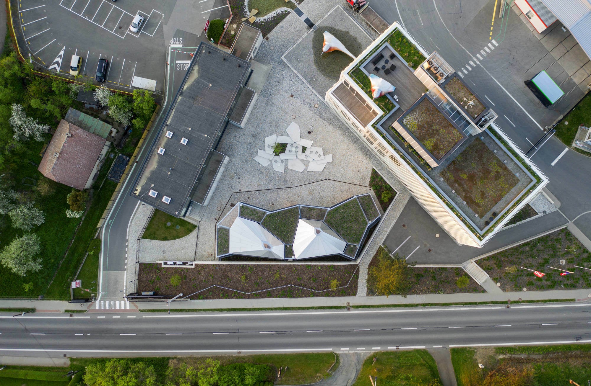 Modulares Forschungszentrum in Vizovice | Beschläge | Büro/Gewerbe ...