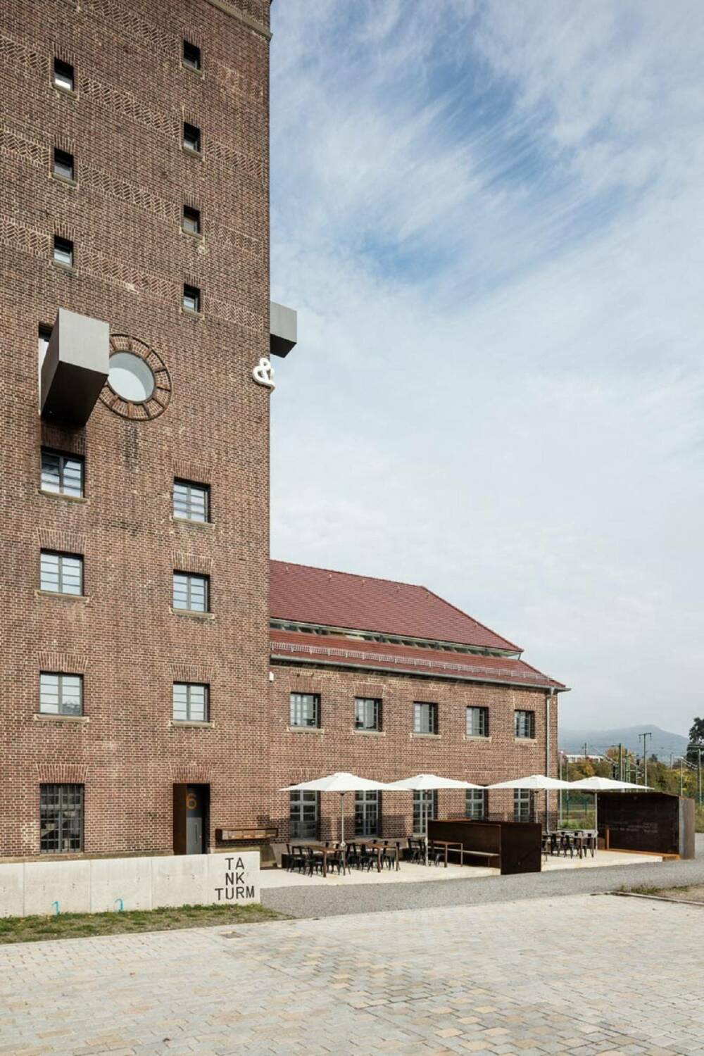 Tankturm in Heidelberg | Geneigtes Dach | Kultur | BauNetz Wissen