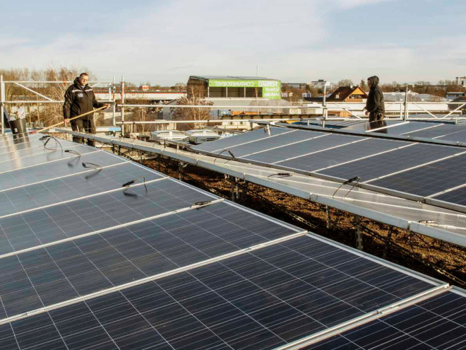 Leichte PV-Unterkonstruktion über einem Gründach | Flachdach | News ...