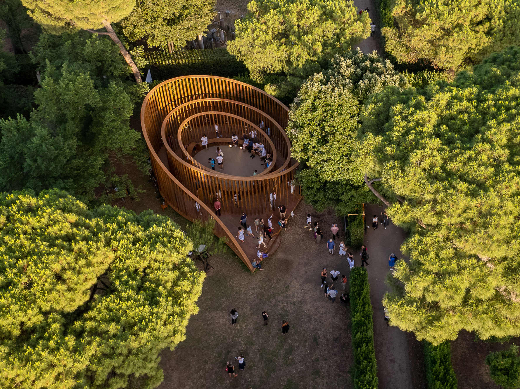 Decken- und Dachelemente für große Spannweiten | Holz | News | BauNetz ...