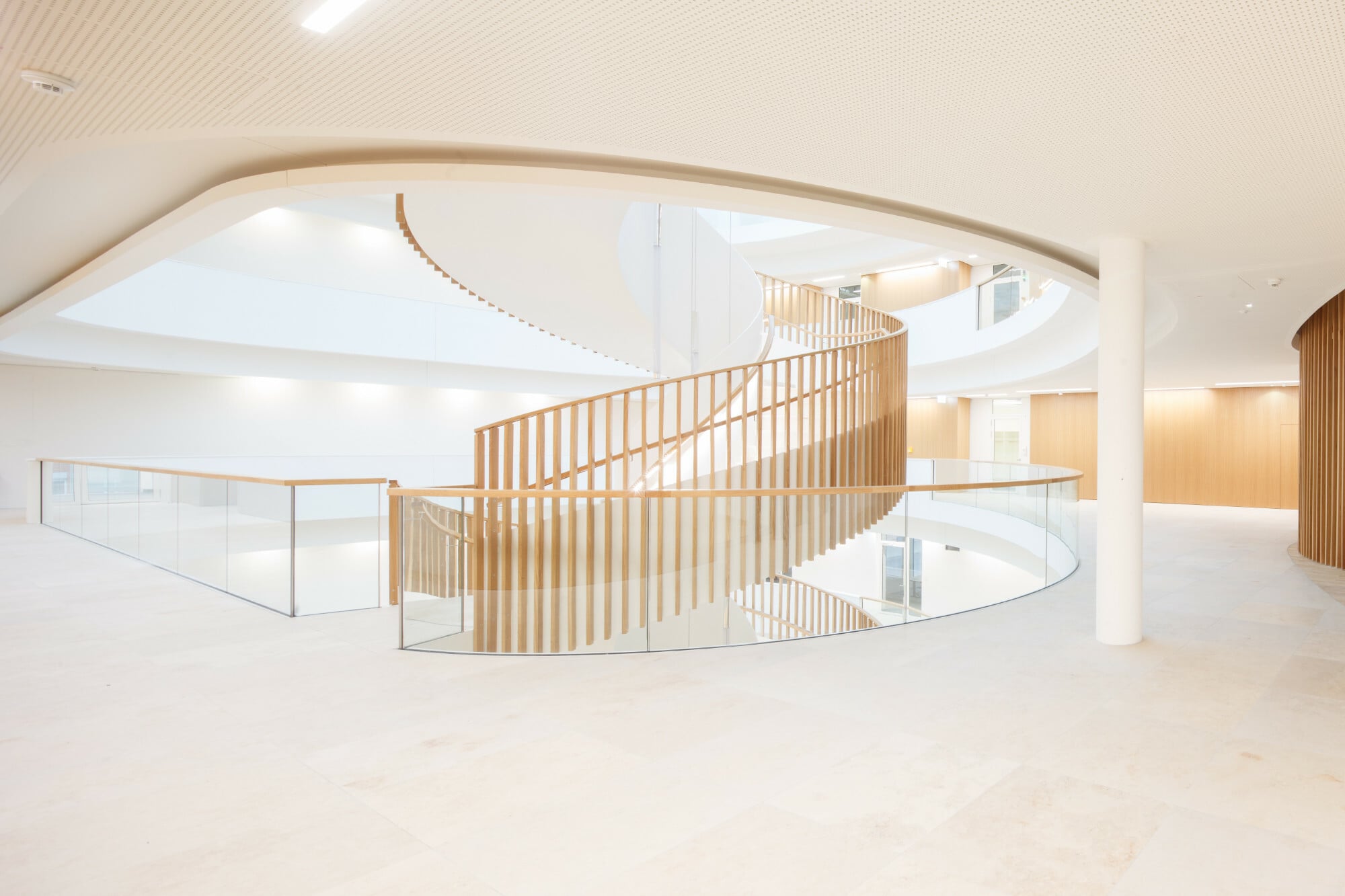 Innovationszentrum am Firmensitz Heraeus in Hanau | Treppen | Büro ...