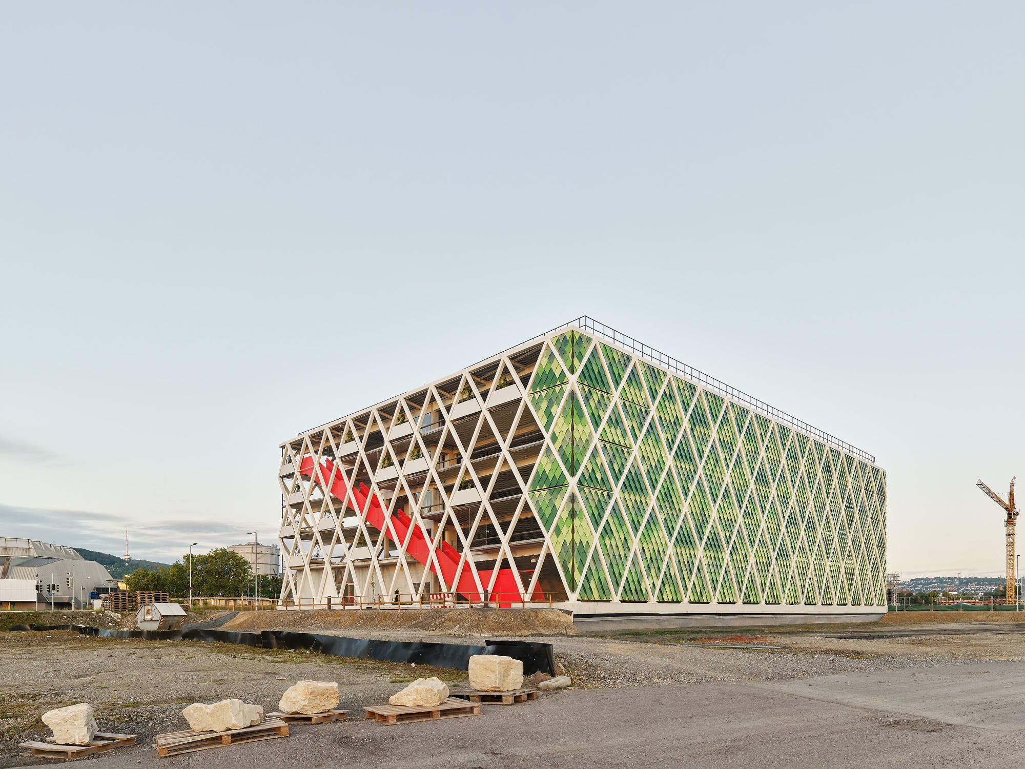 Parkhaus im Neckarpark in Stuttgart | Boden | Außenanlagen/Verkehr ...